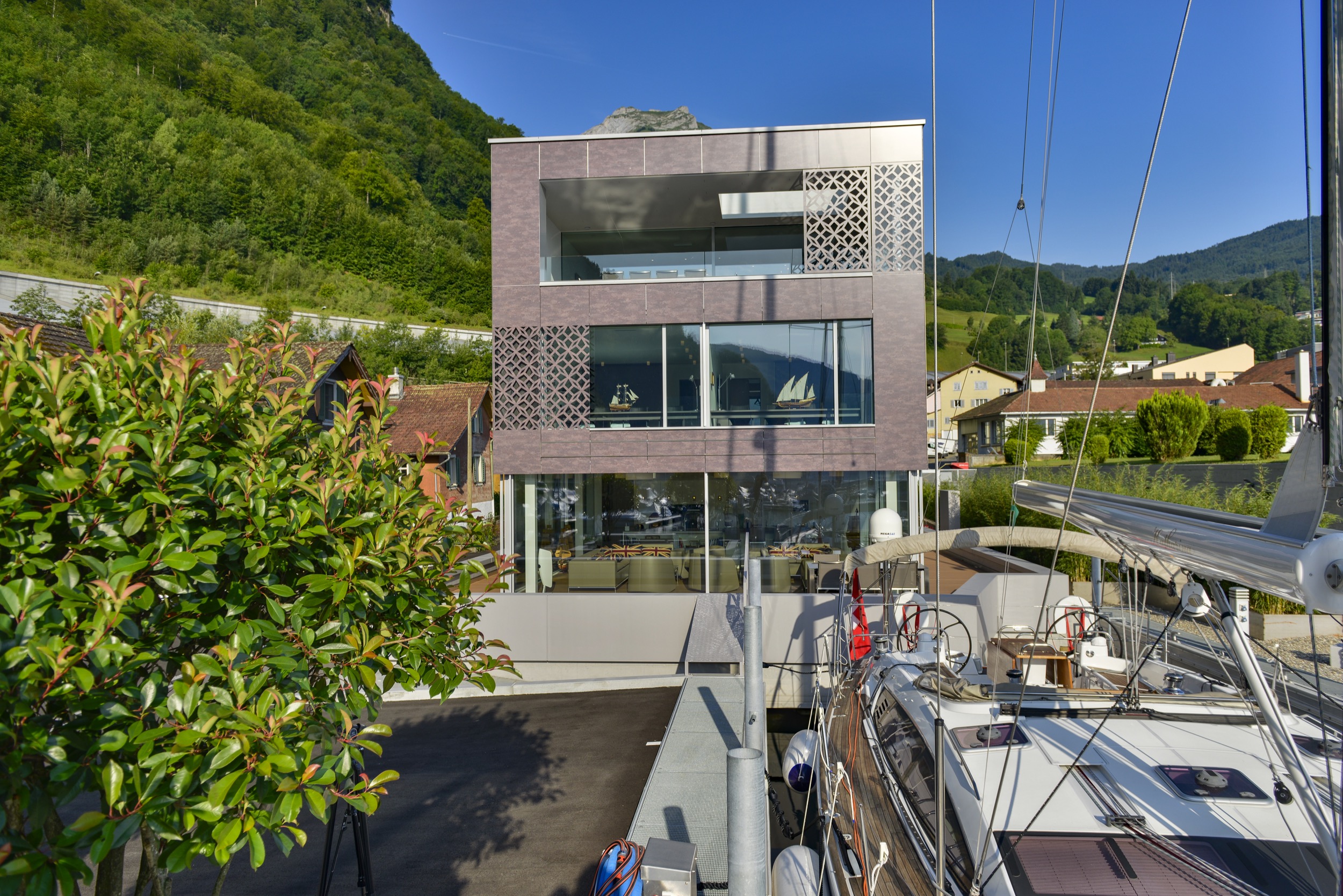 Sliding Windows in Lakeview Harbor House from Air-Lux
