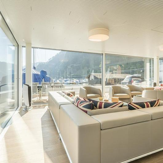 Gallery of Sliding Windows in Lakeview Harbor House - 5