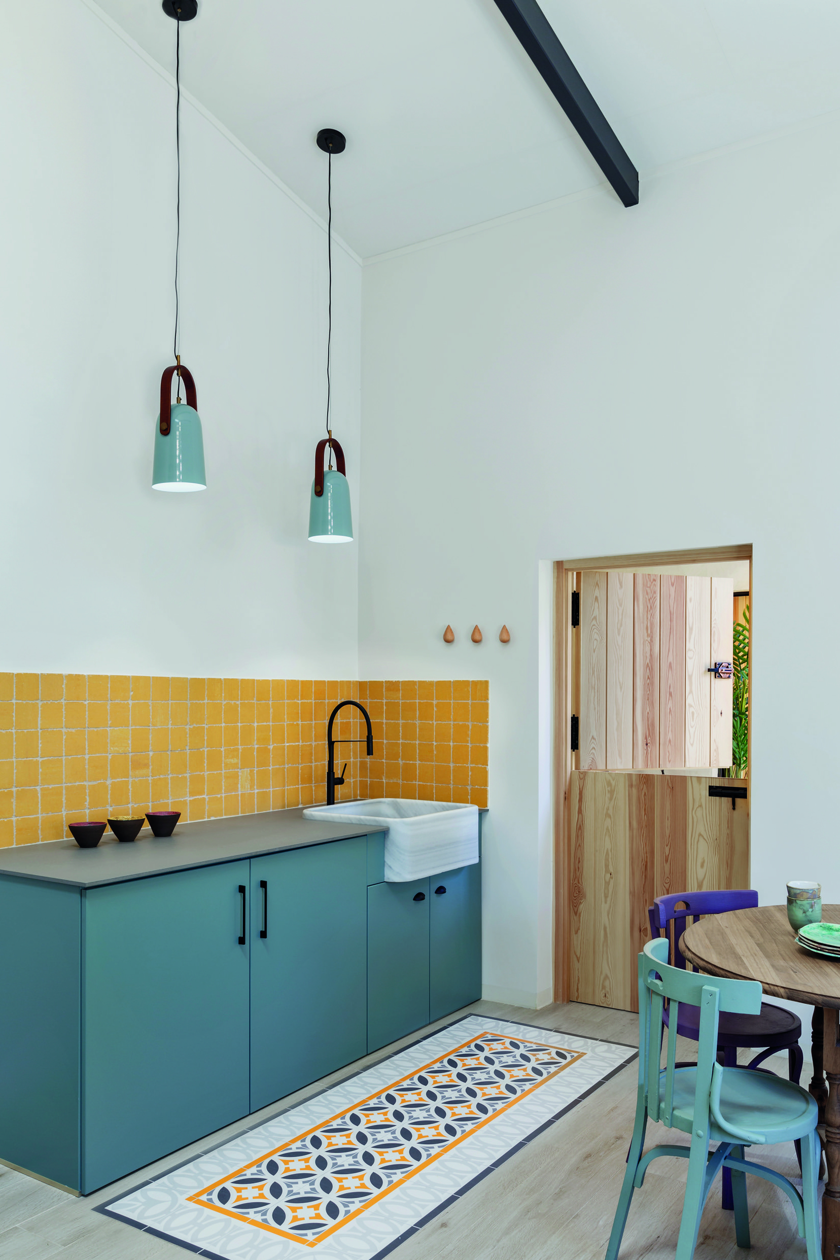 Gallery of Clever Faucets in San Vicente del Raspeig Loft - 2