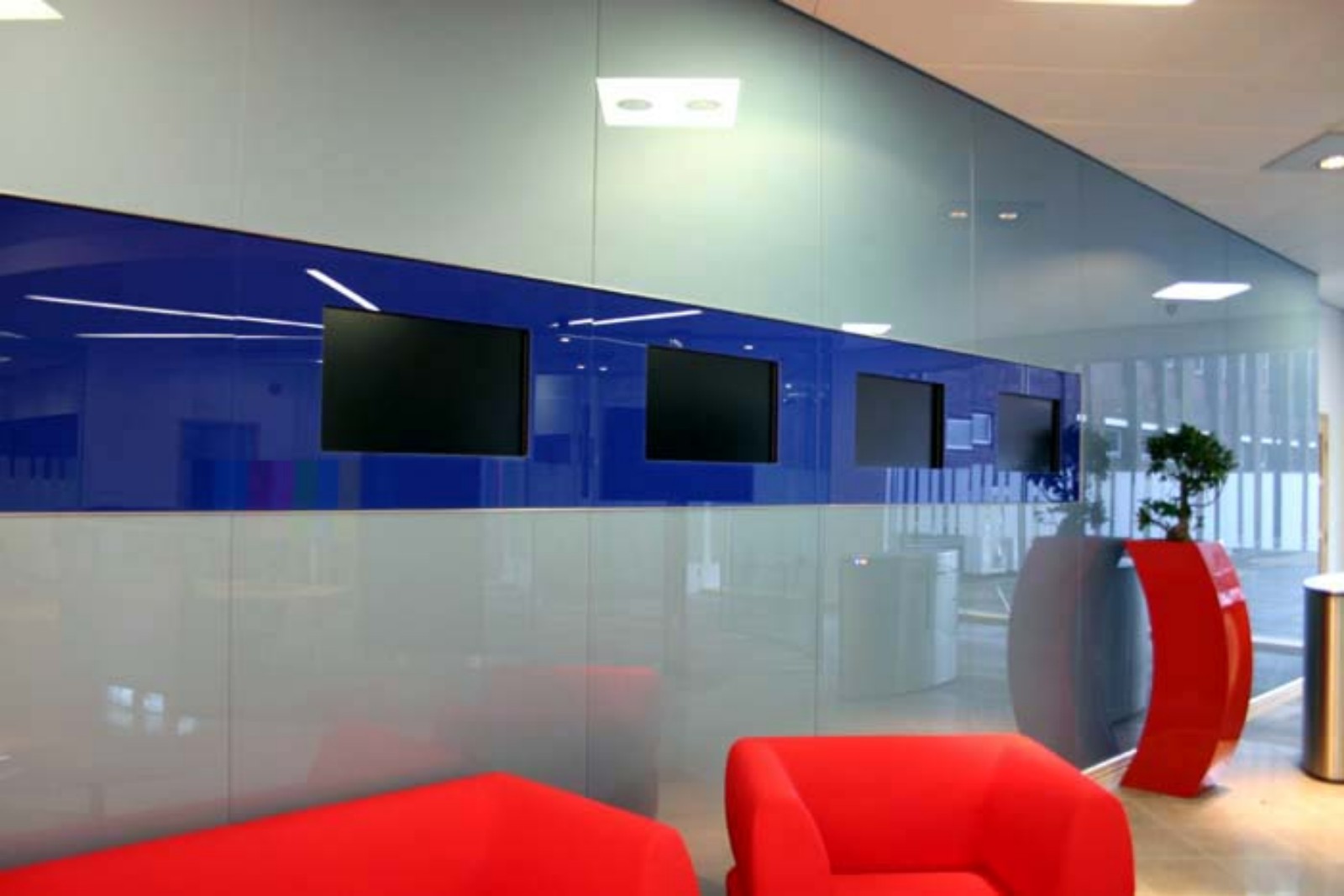 Galeria de Revestimiento de vidrio lacado - Colorglass - 4