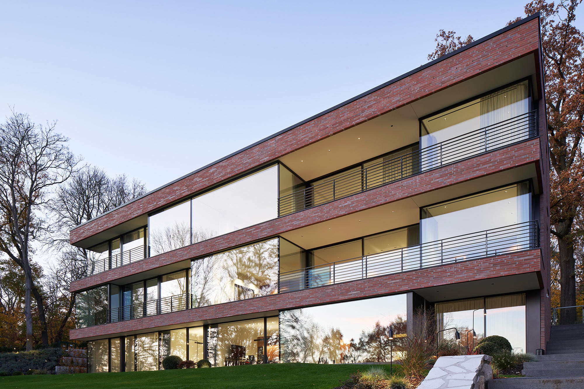 Gallery of Sliding Glass WIndows in Villa Schwielowsee - 4