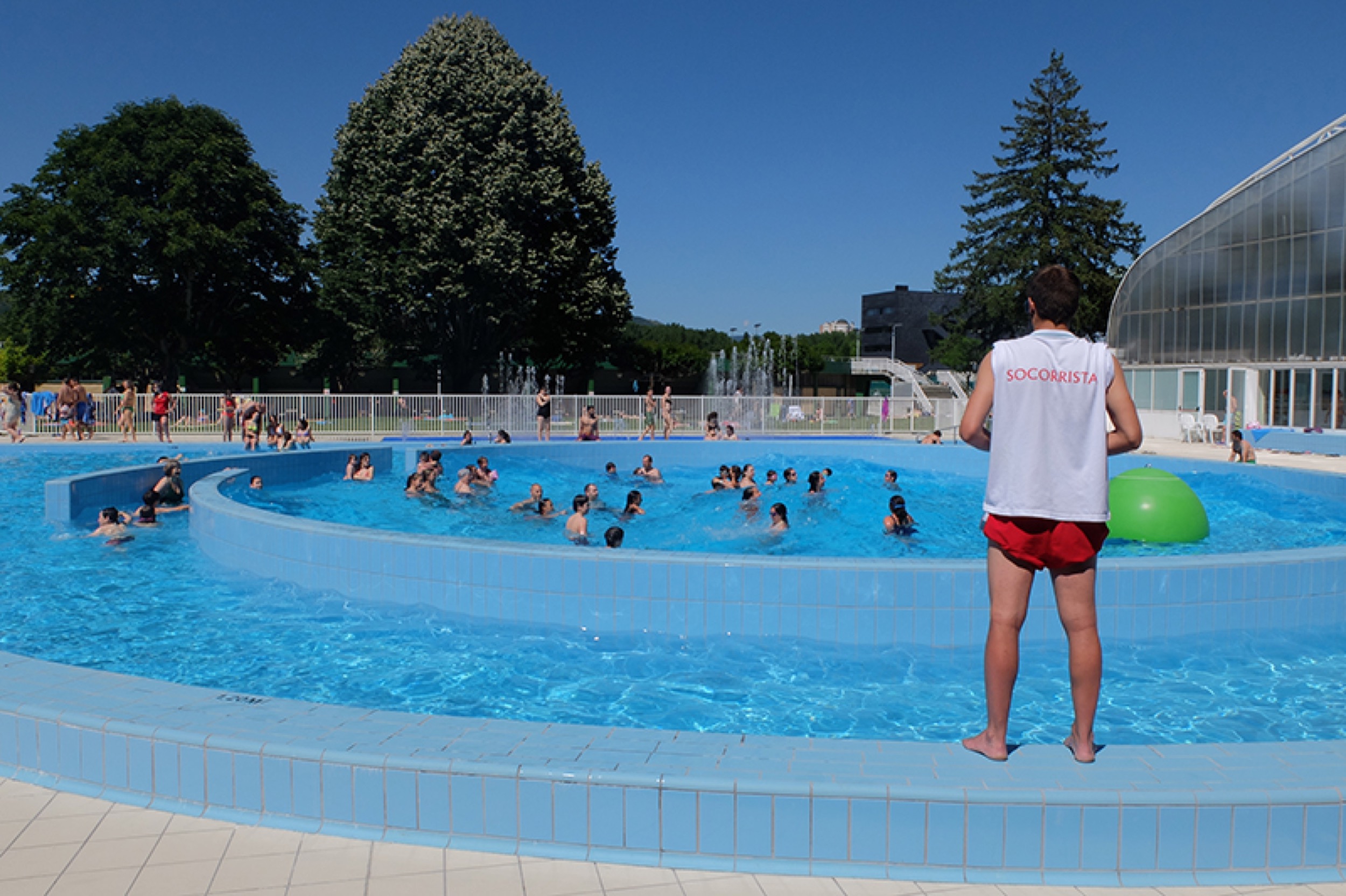 Gallery of Technical Flooring in Public Pools Projects - 13