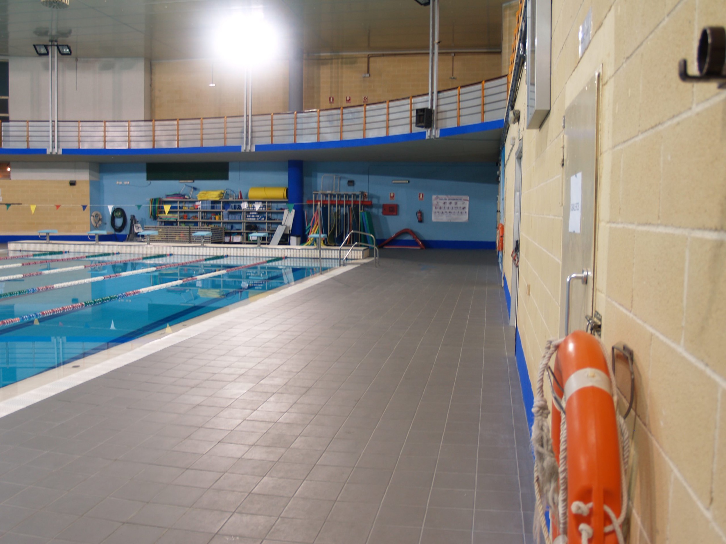 Gallery of Technical Flooring in Public Pools Projects - 5