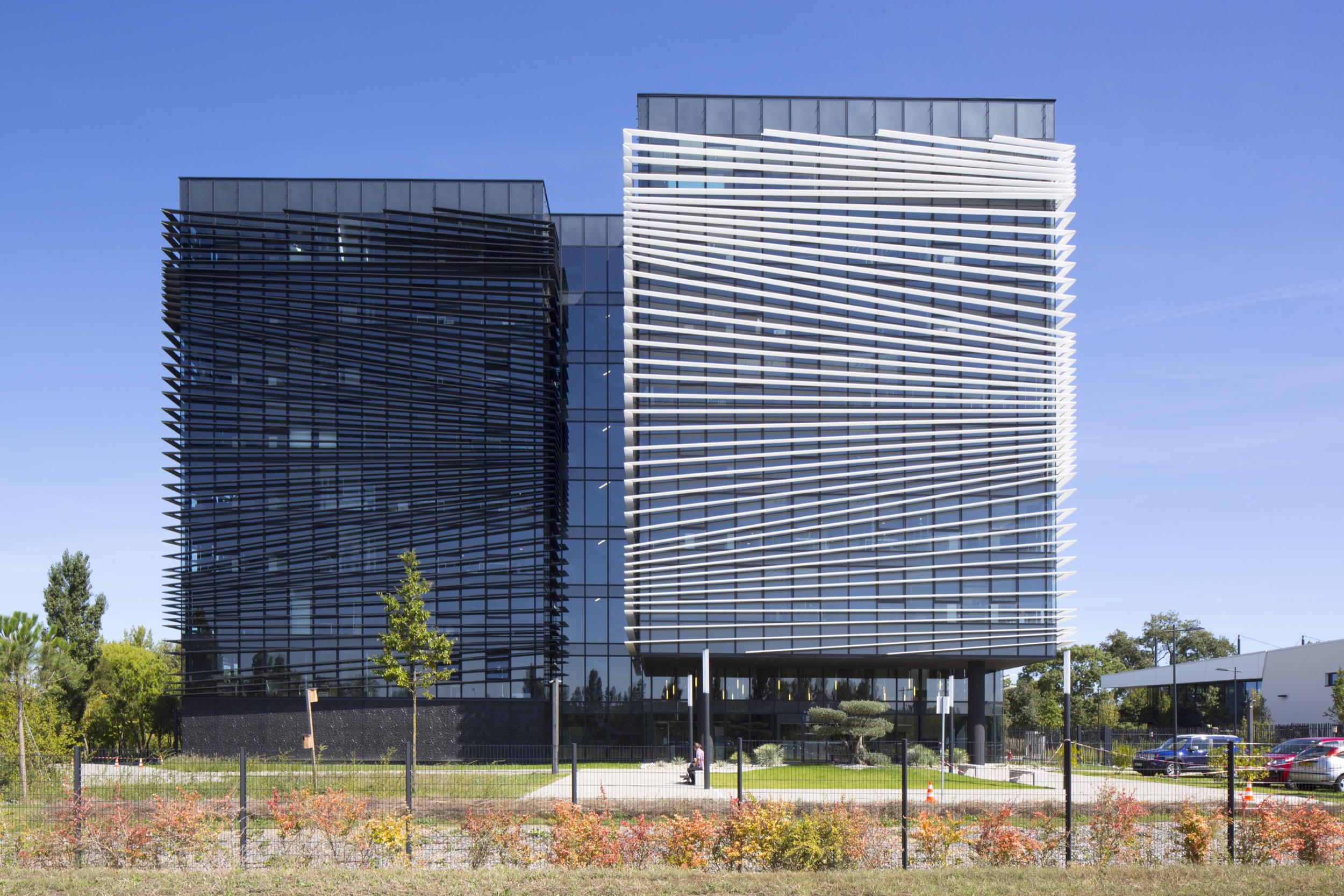 Aluminum Venetian Blinds in Thales Buildings from BANDALUX