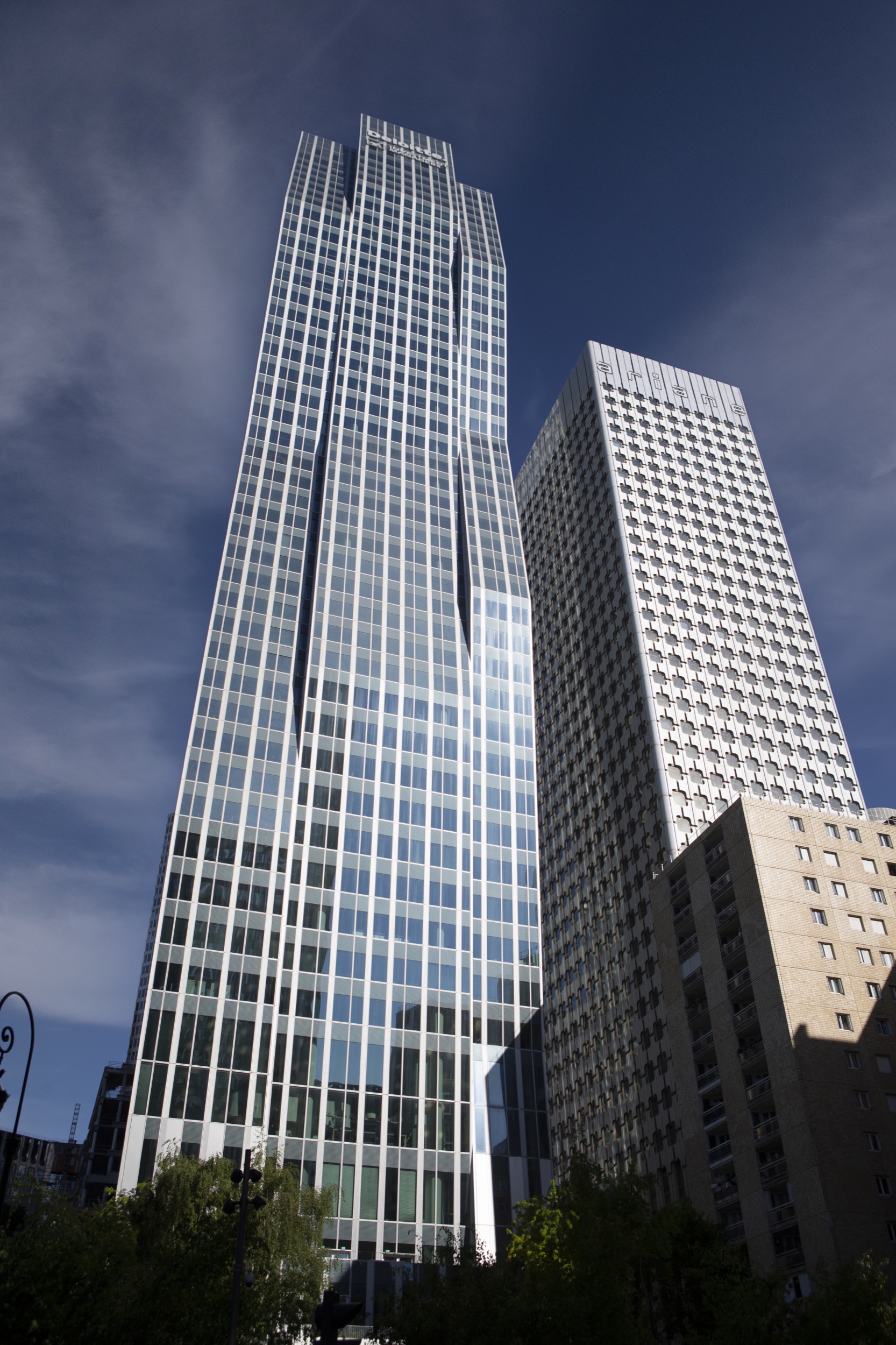 Gallery of Outdoor Venetian Blinds in Majunga Tower - 4