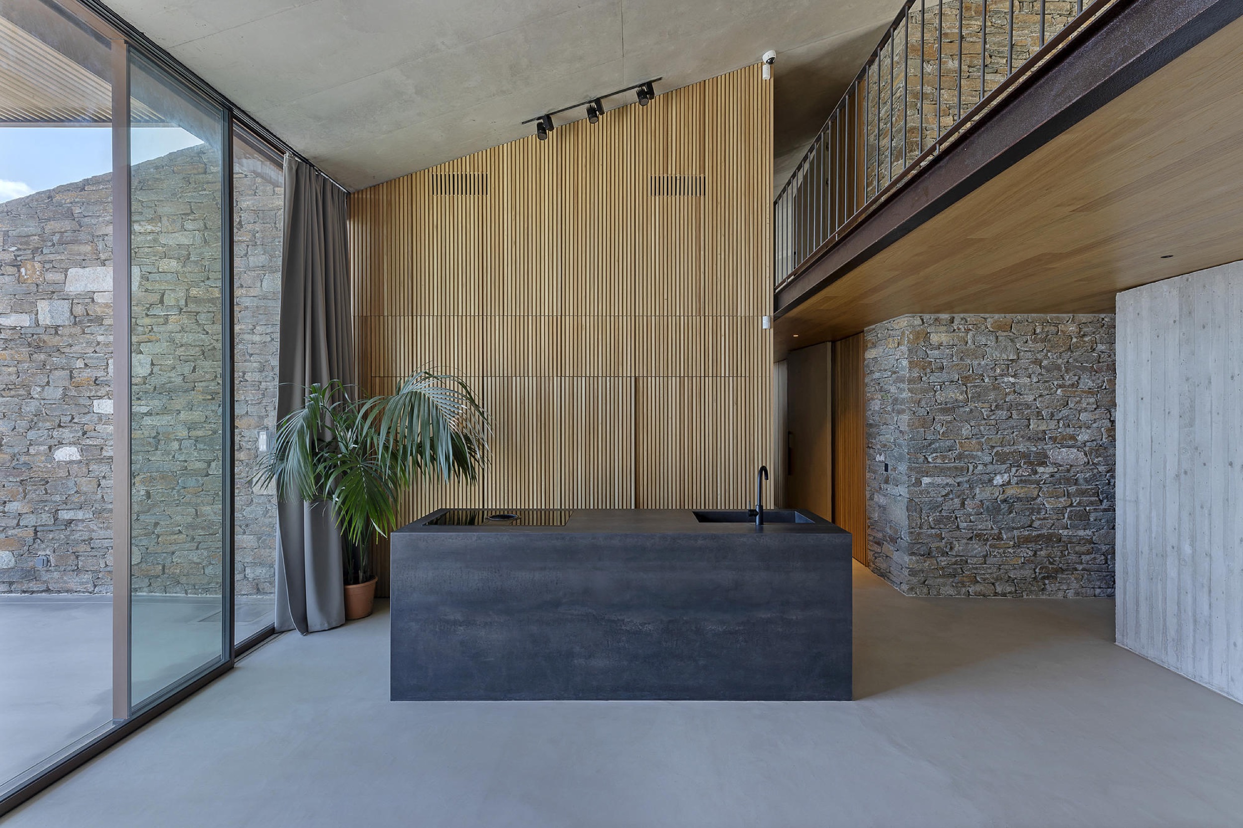 Gallery of Sliding System in Ncaved House - 7