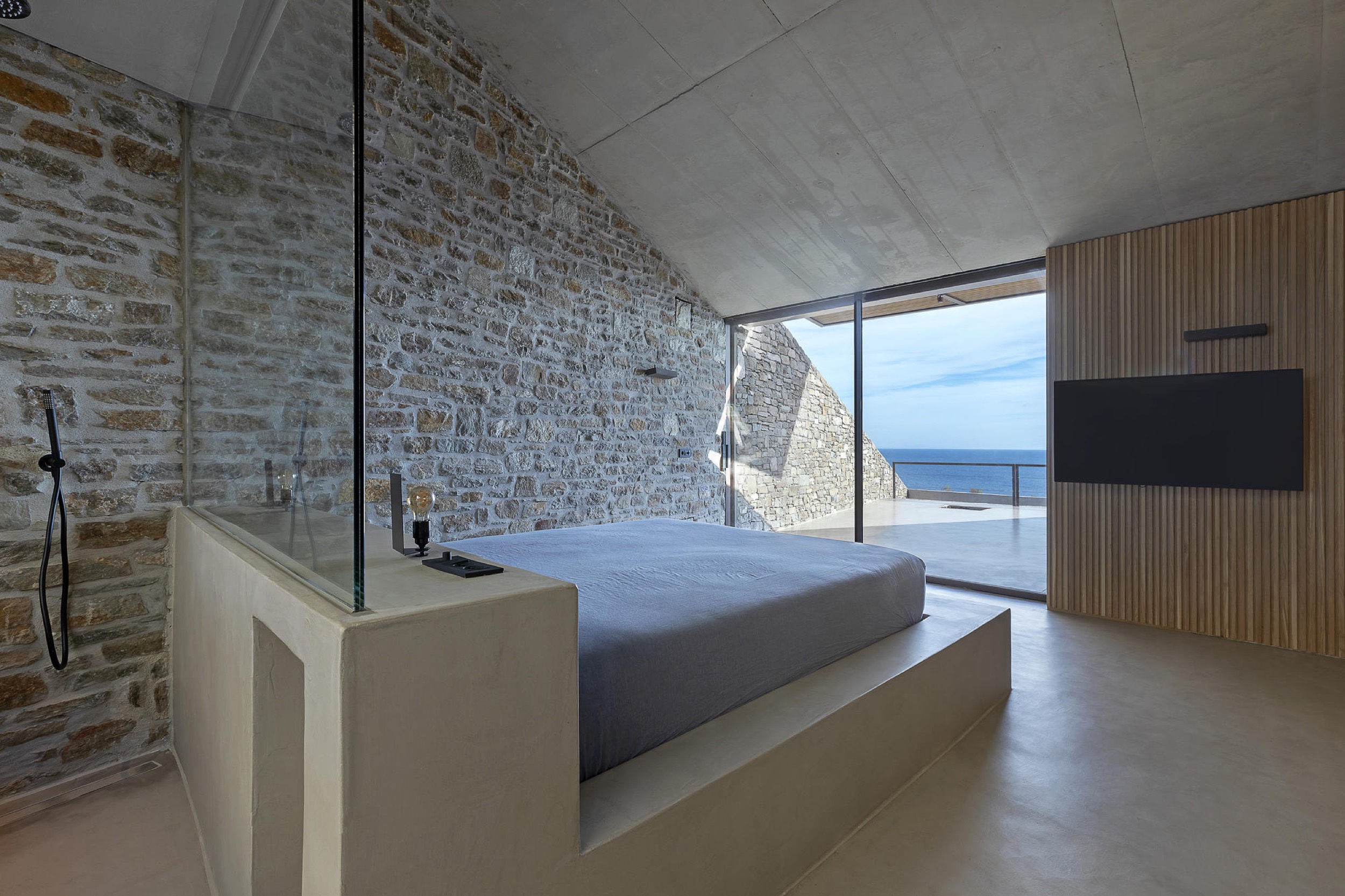 Gallery of Sliding System in Ncaved House - 6