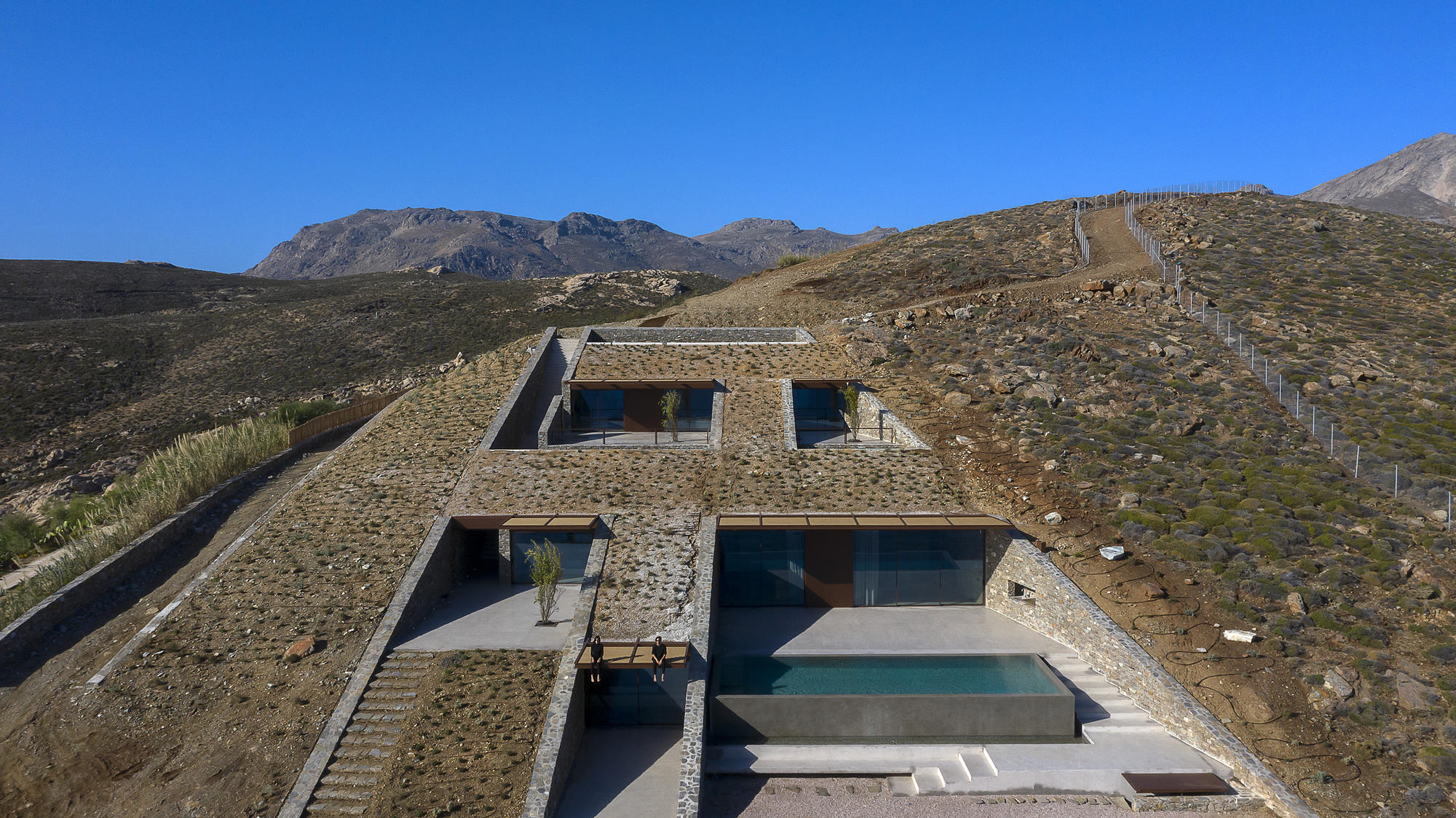 Gallery of Sliding System in Ncaved House - 1