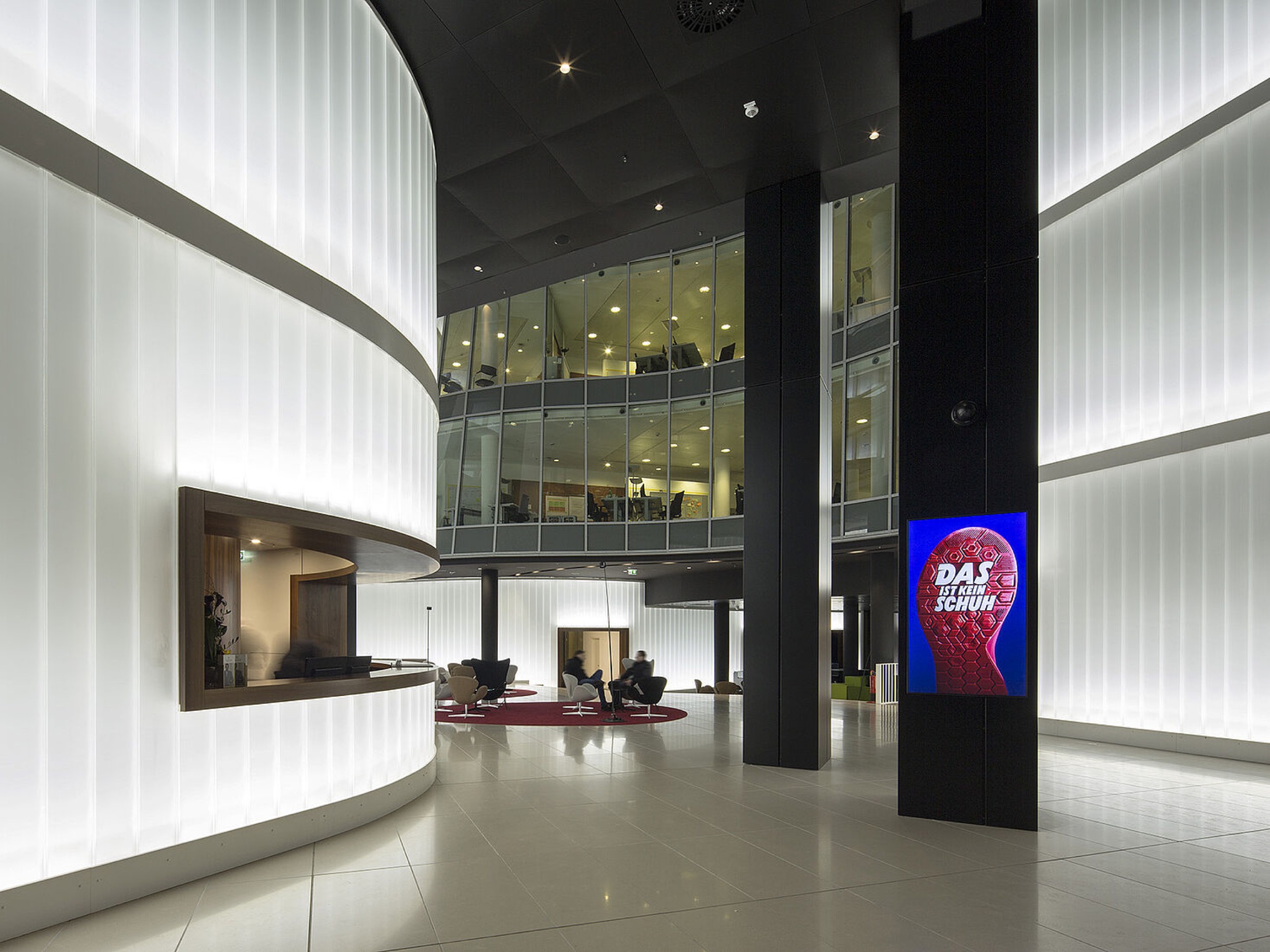 Gallery of Profiled Glass in The Eurotheum Building - 15