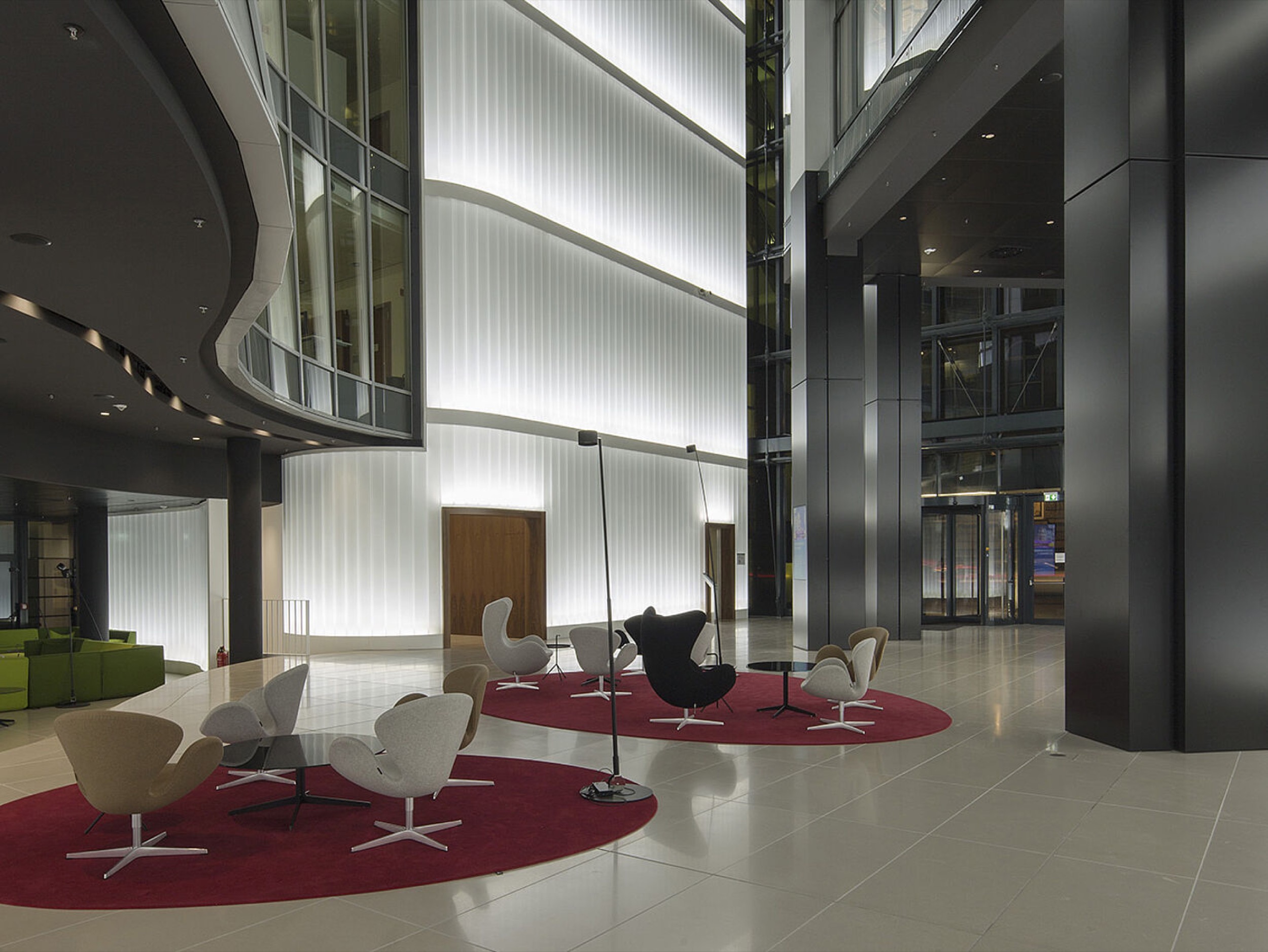 Gallery of Profiled Glass in The Eurotheum Building - 13