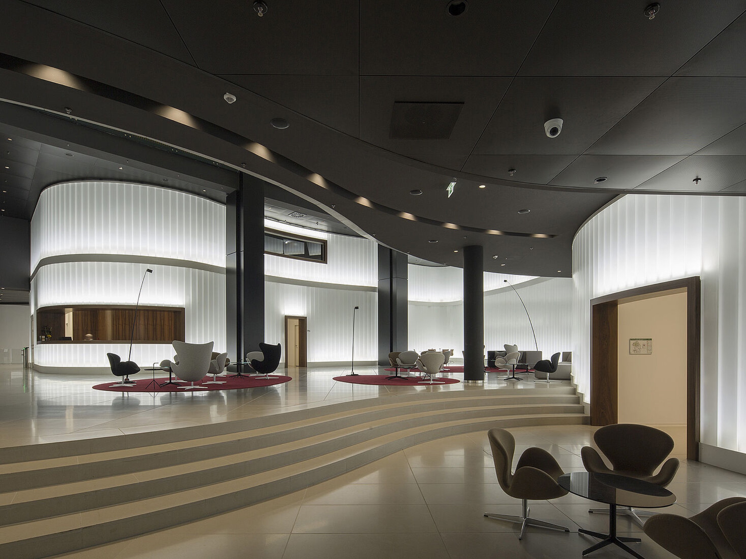 Gallery of Profiled Glass in The Eurotheum Building - 10