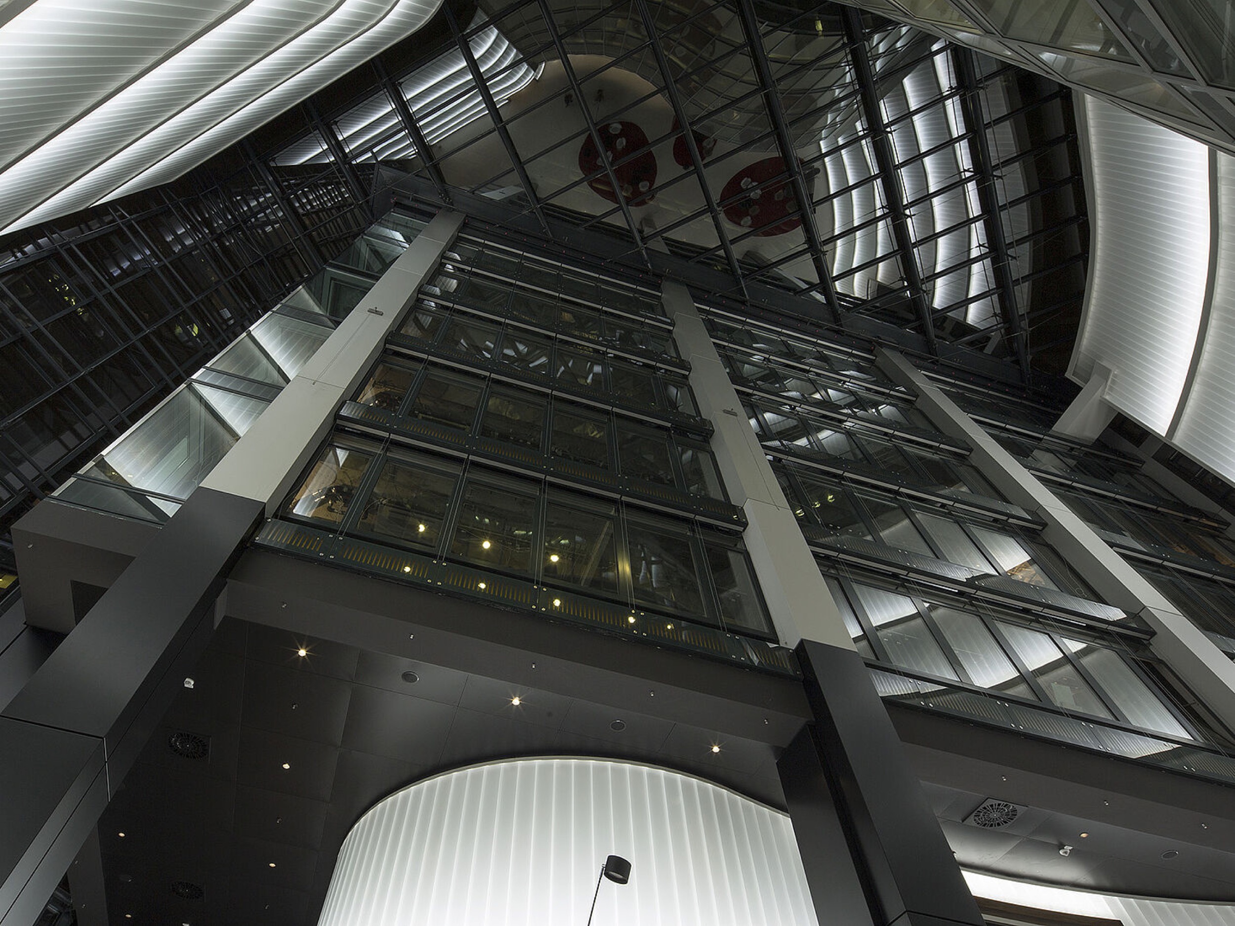 Gallery of Profiled Glass in The Eurotheum Building - 3