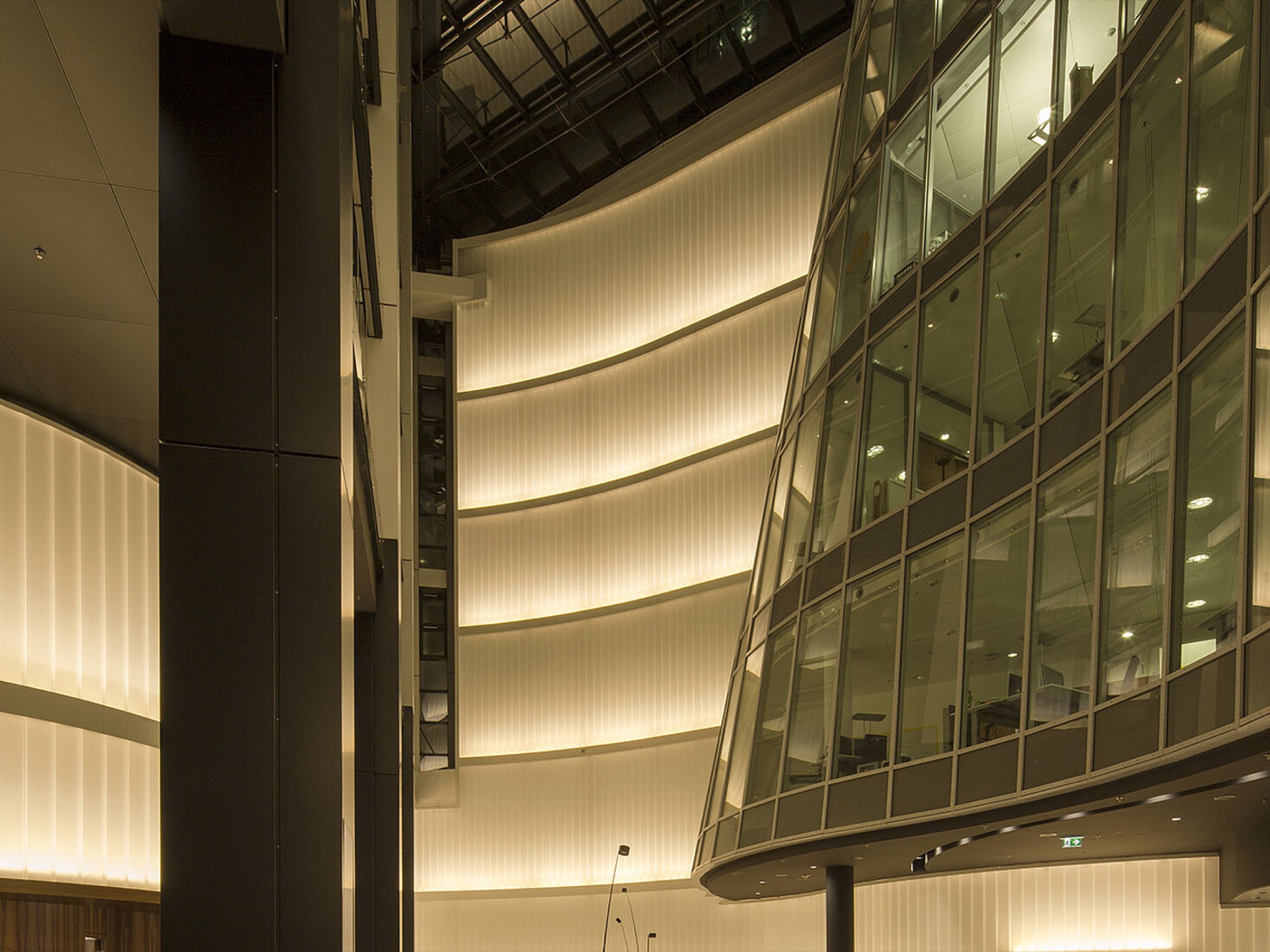 Gallery of Profiled Glass in The Eurotheum Building - 7