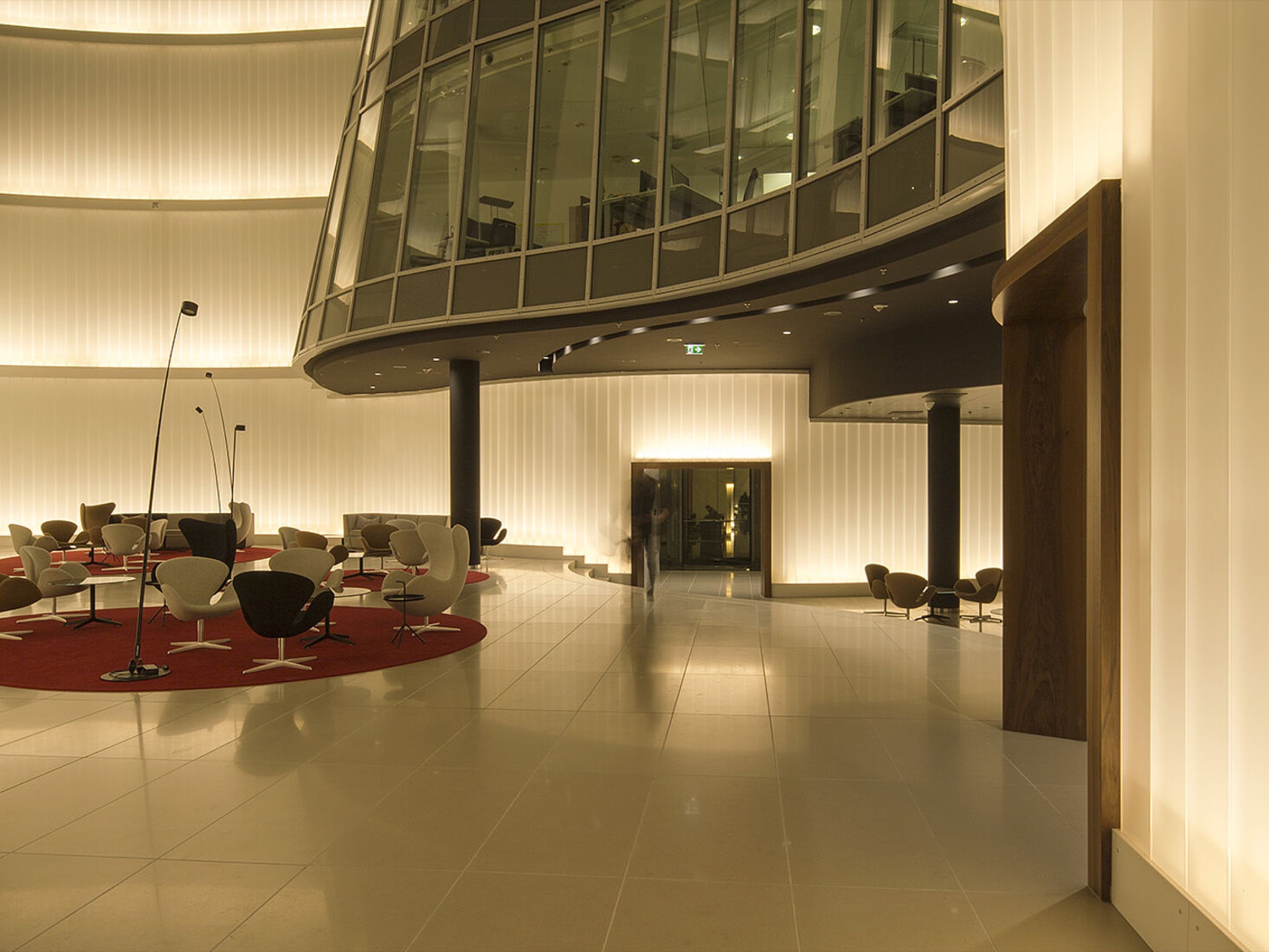 Gallery of Profiled Glass in The Eurotheum Building - 8