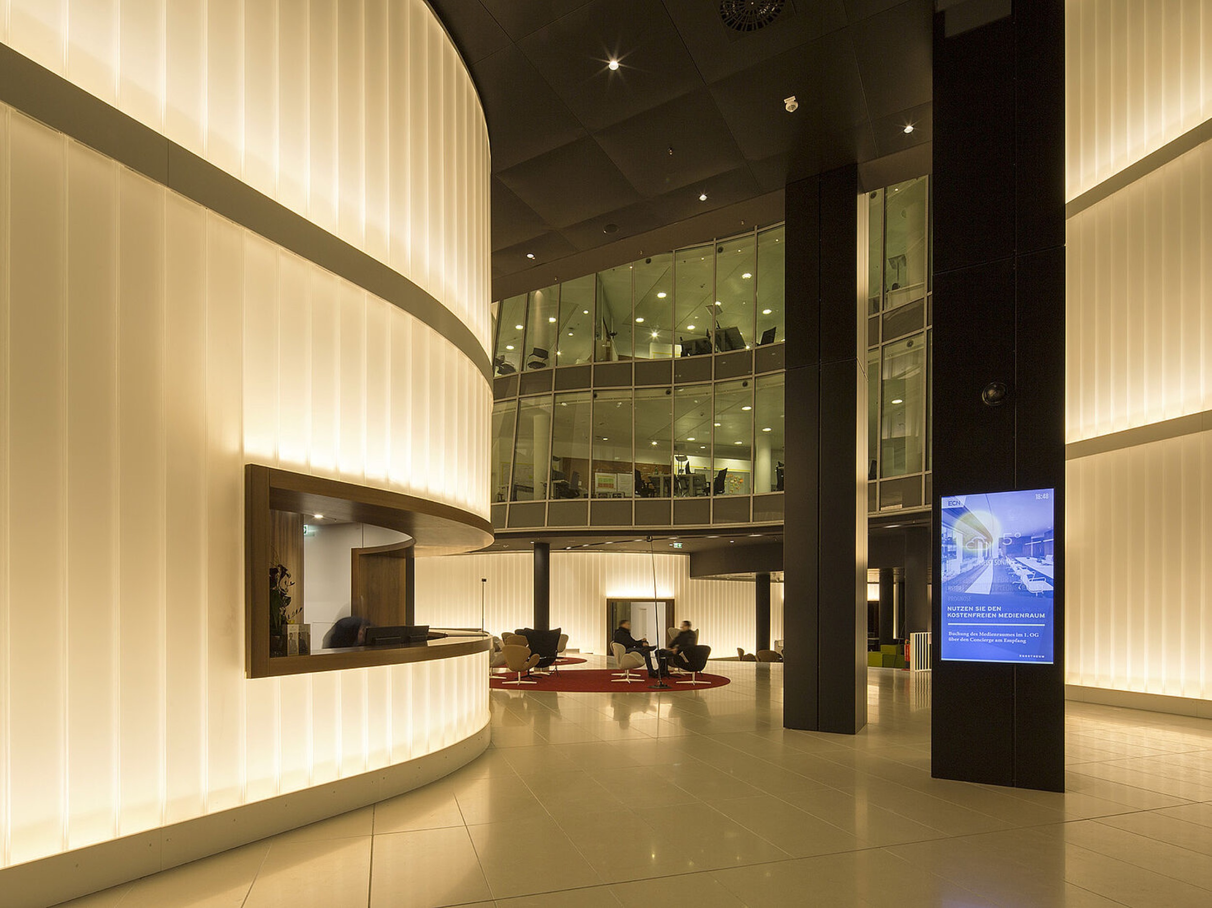 Gallery of Profiled Glass in The Eurotheum Building - 5