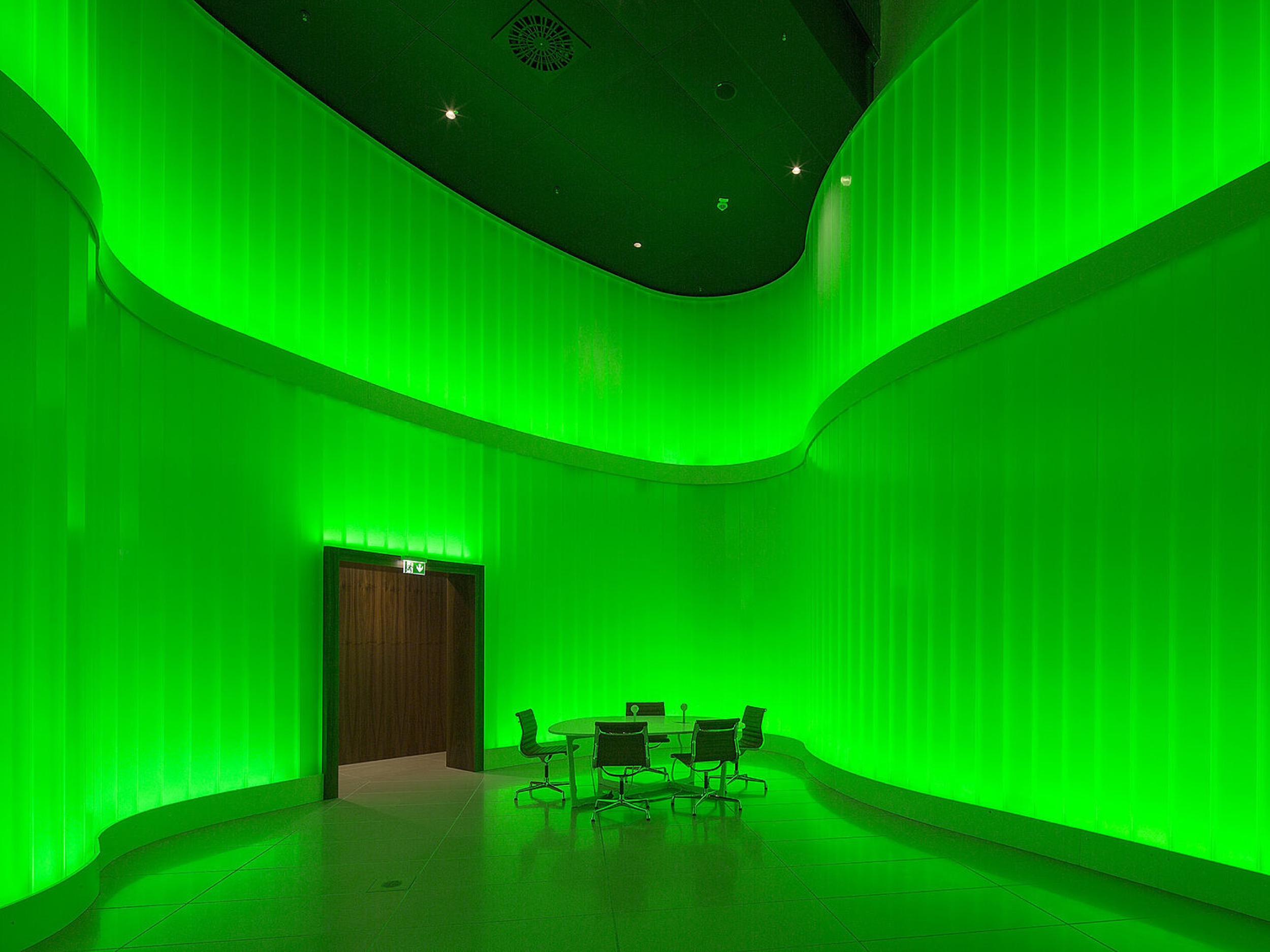 Gallery of Profiled Glass in The Eurotheum Building - 6