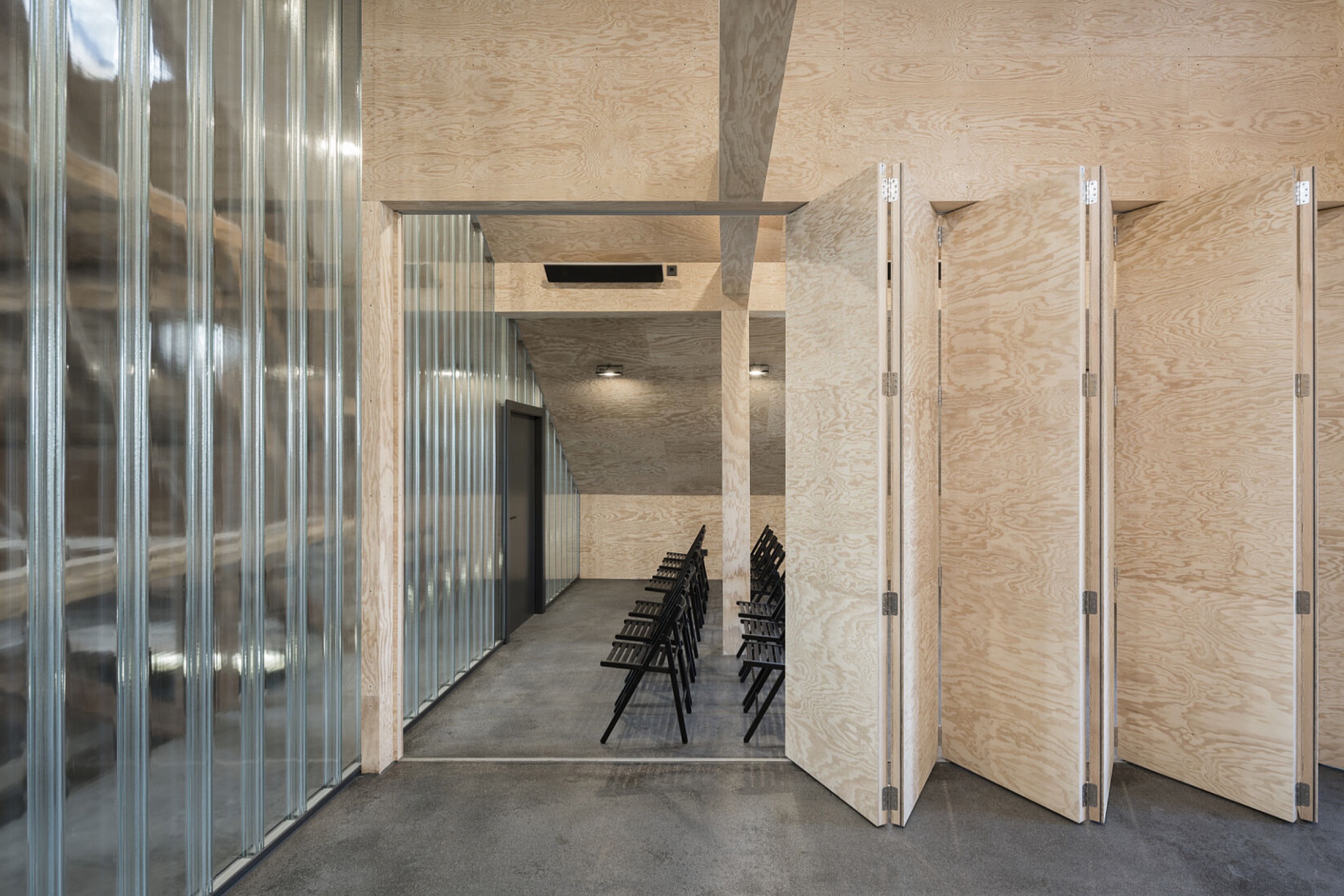 Gallery of Profiled Glass in a Boathouse in Bavaria - 7