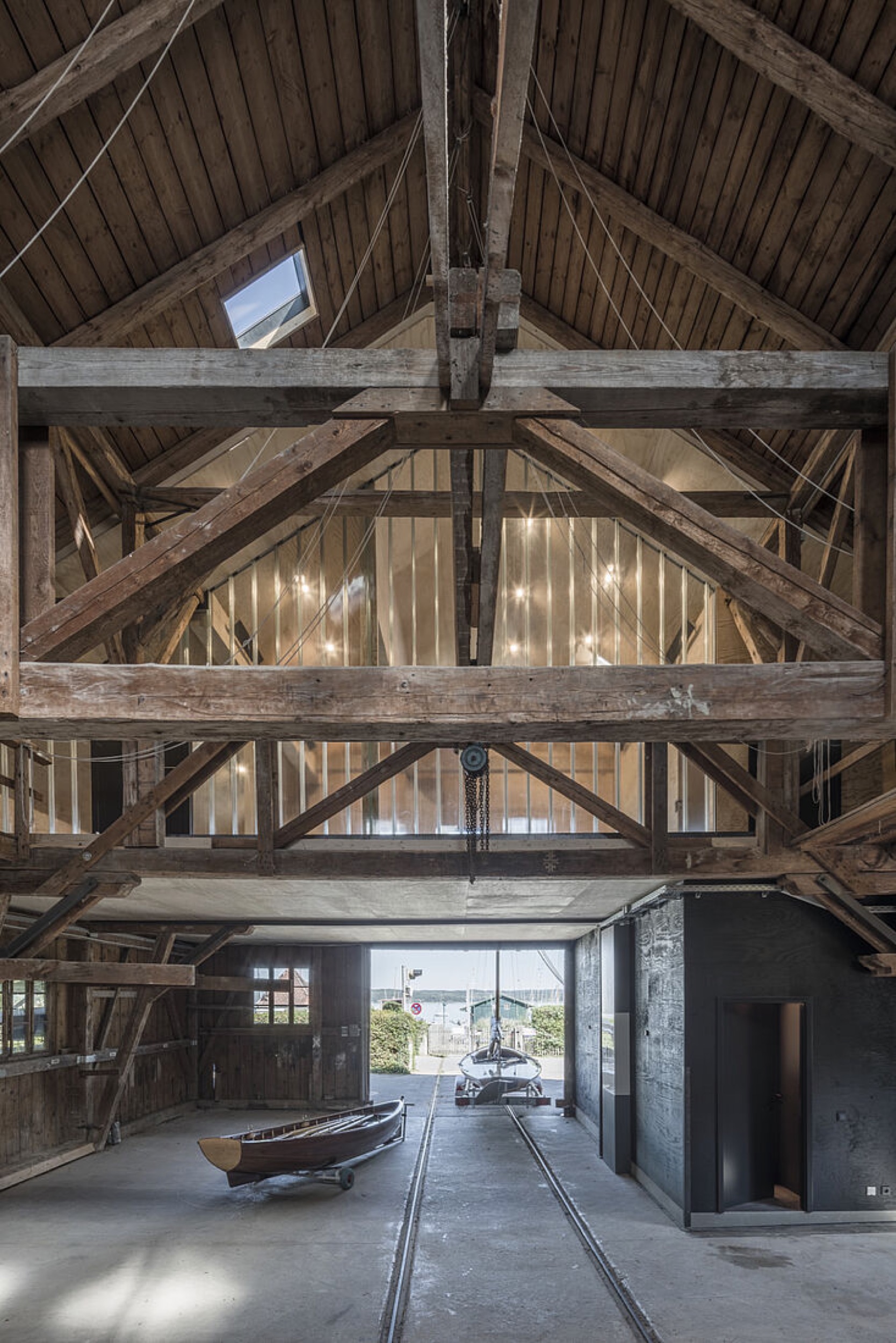 Gallery of Profiled Glass in a Boathouse in Bavaria - 5