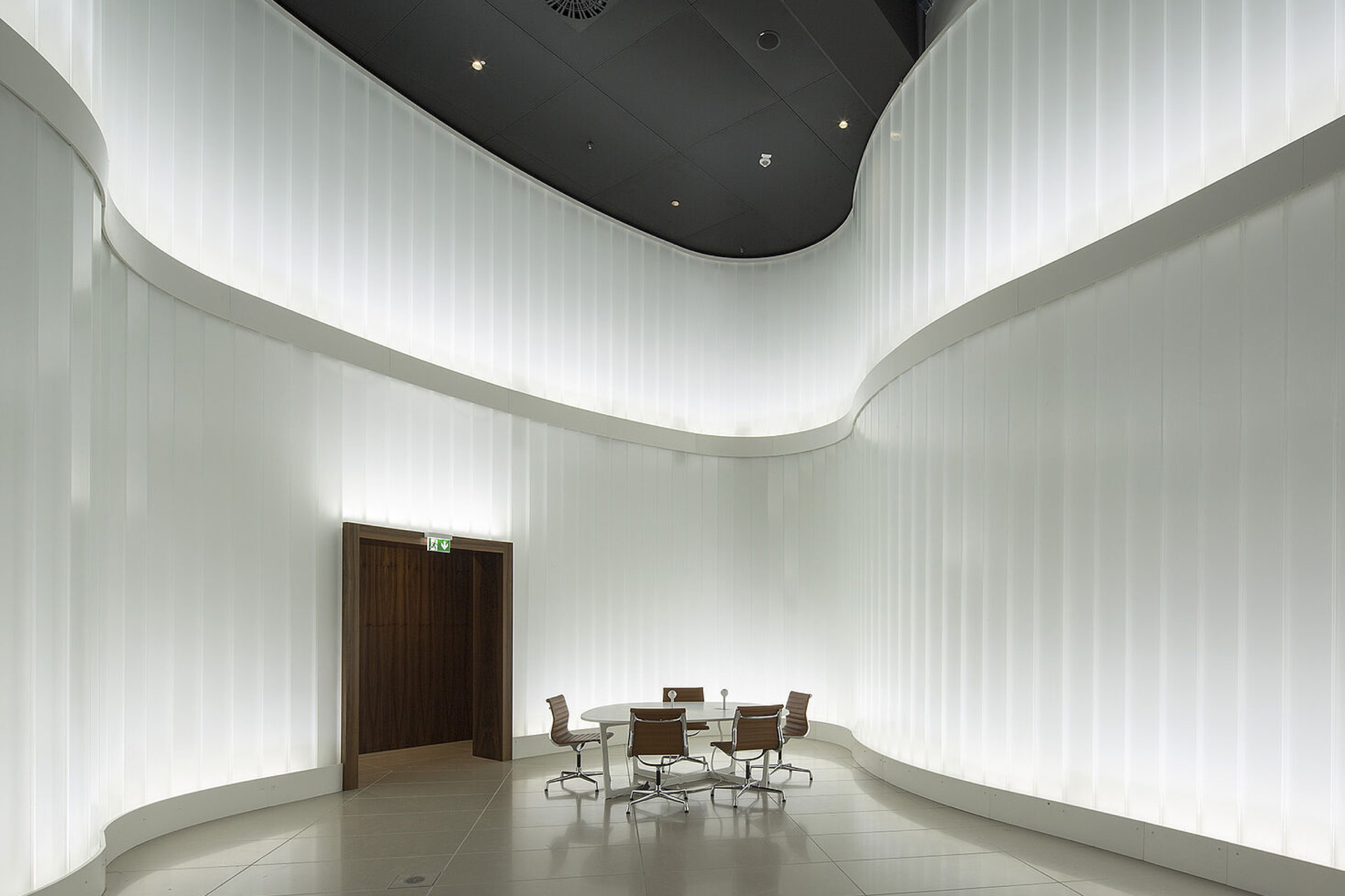 Gallery of Profiled Glass in The Eurotheum Building - 1