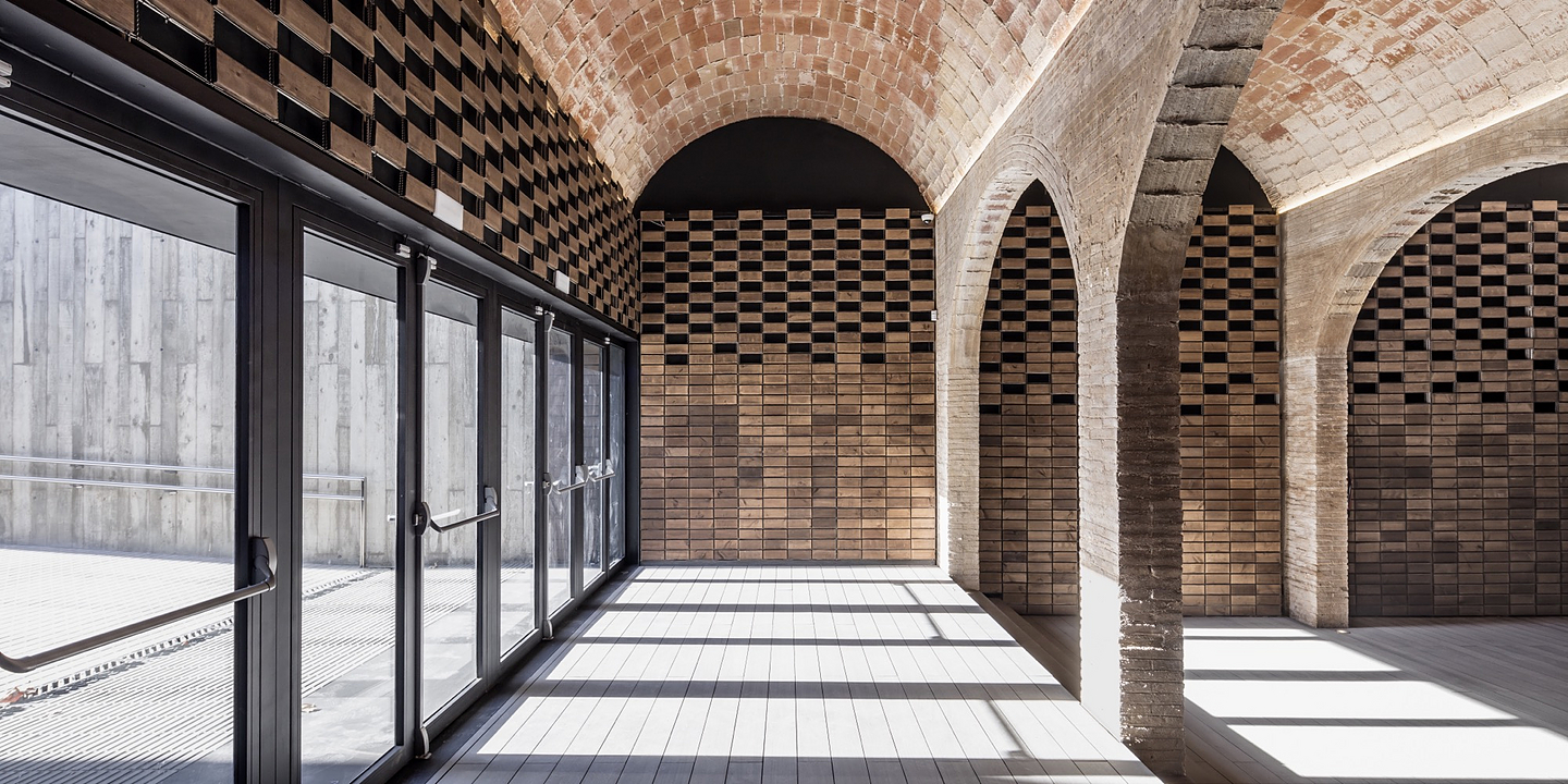 Lattice Partition Walls in Deposito Rei Martí from Flexbrick