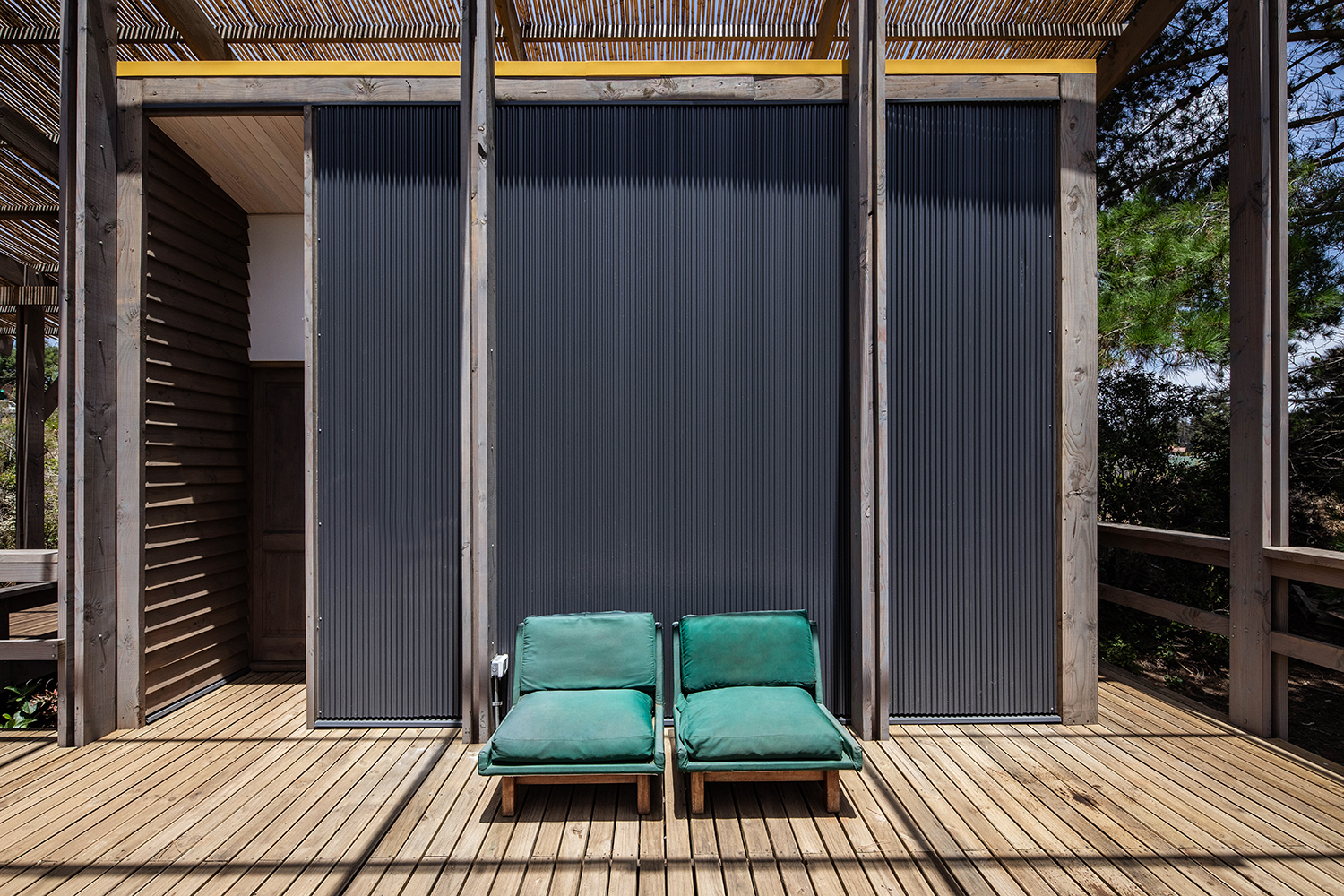 Galeria de Deck de madera en Casa Entreluz - 10