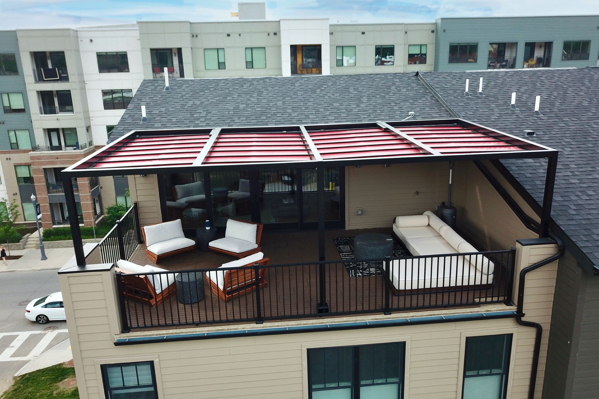 Gallery of Retractable Canopies on a Rooftop Terrace - 5