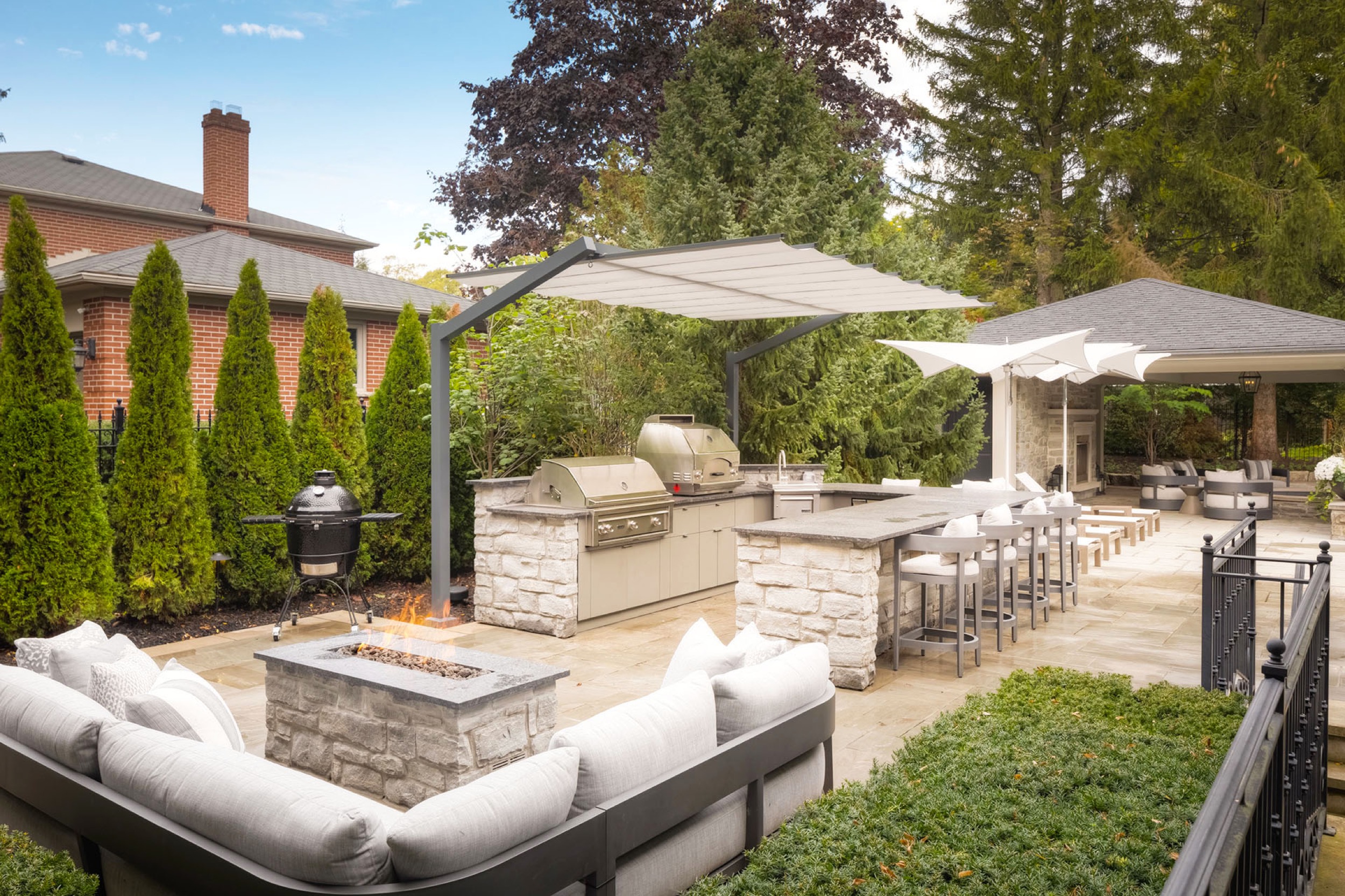 Gallery of Retractable Canopies in a Backyard in Oakville - 4