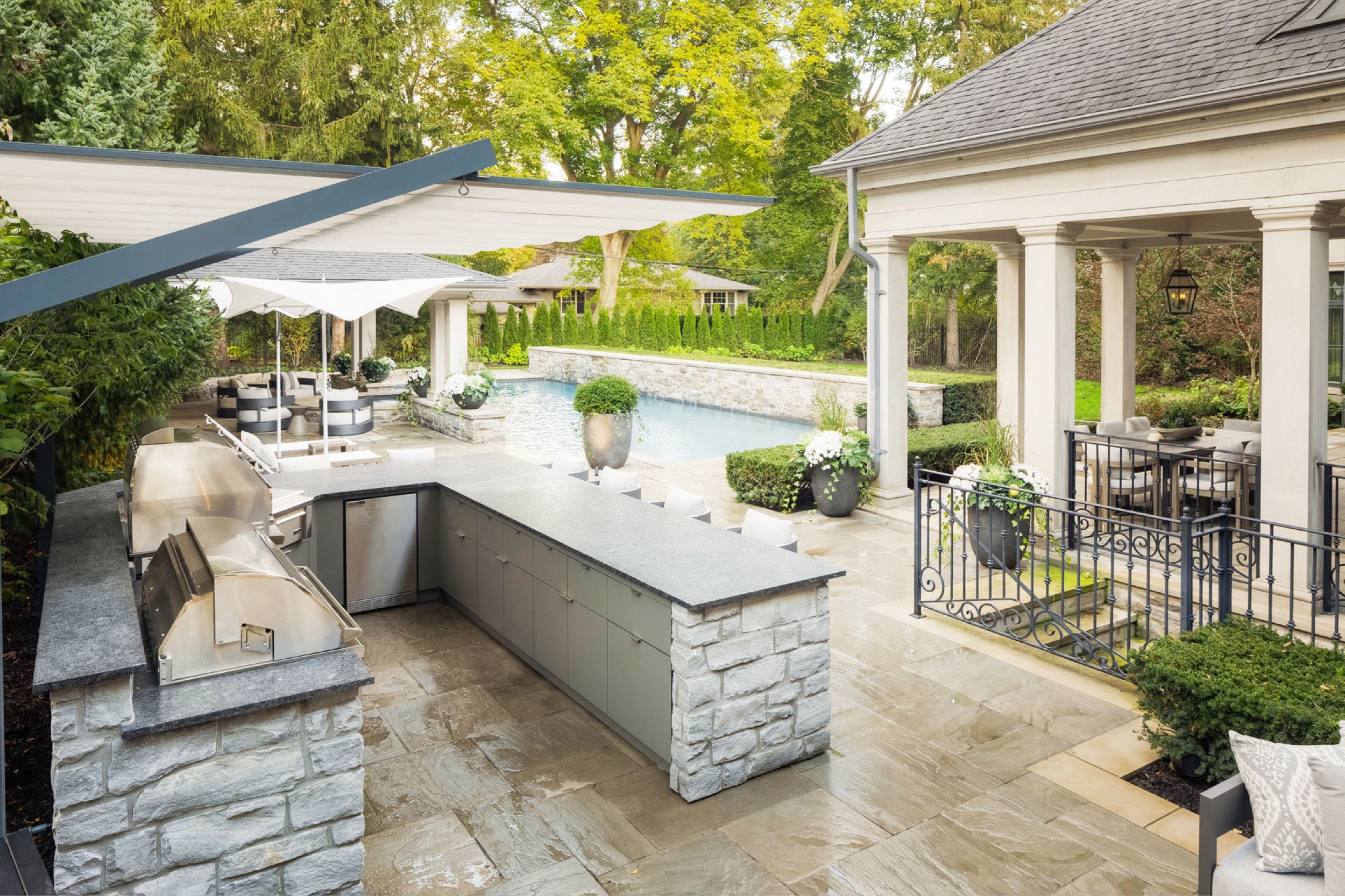 Gallery of Retractable Canopies in a Backyard in Oakville - 3