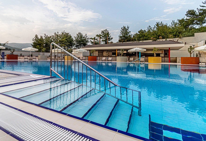 Gallery of Swimming Pool Grids - 1