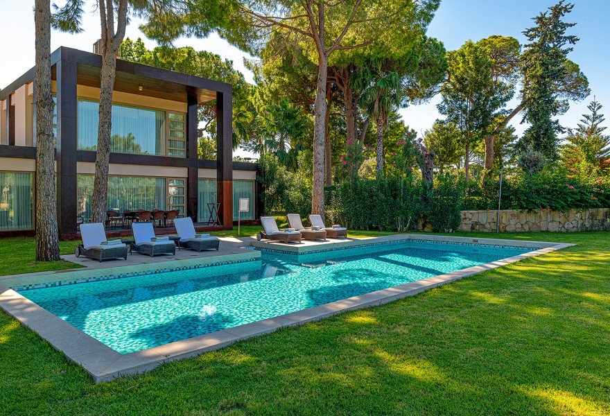 Gallery of Porcelain Swimming Pool Copings in Hotels - 9