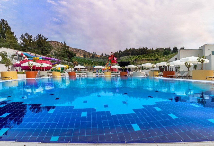 Gallery of Porcelain Swimming Pool Copings in Hotels - 5