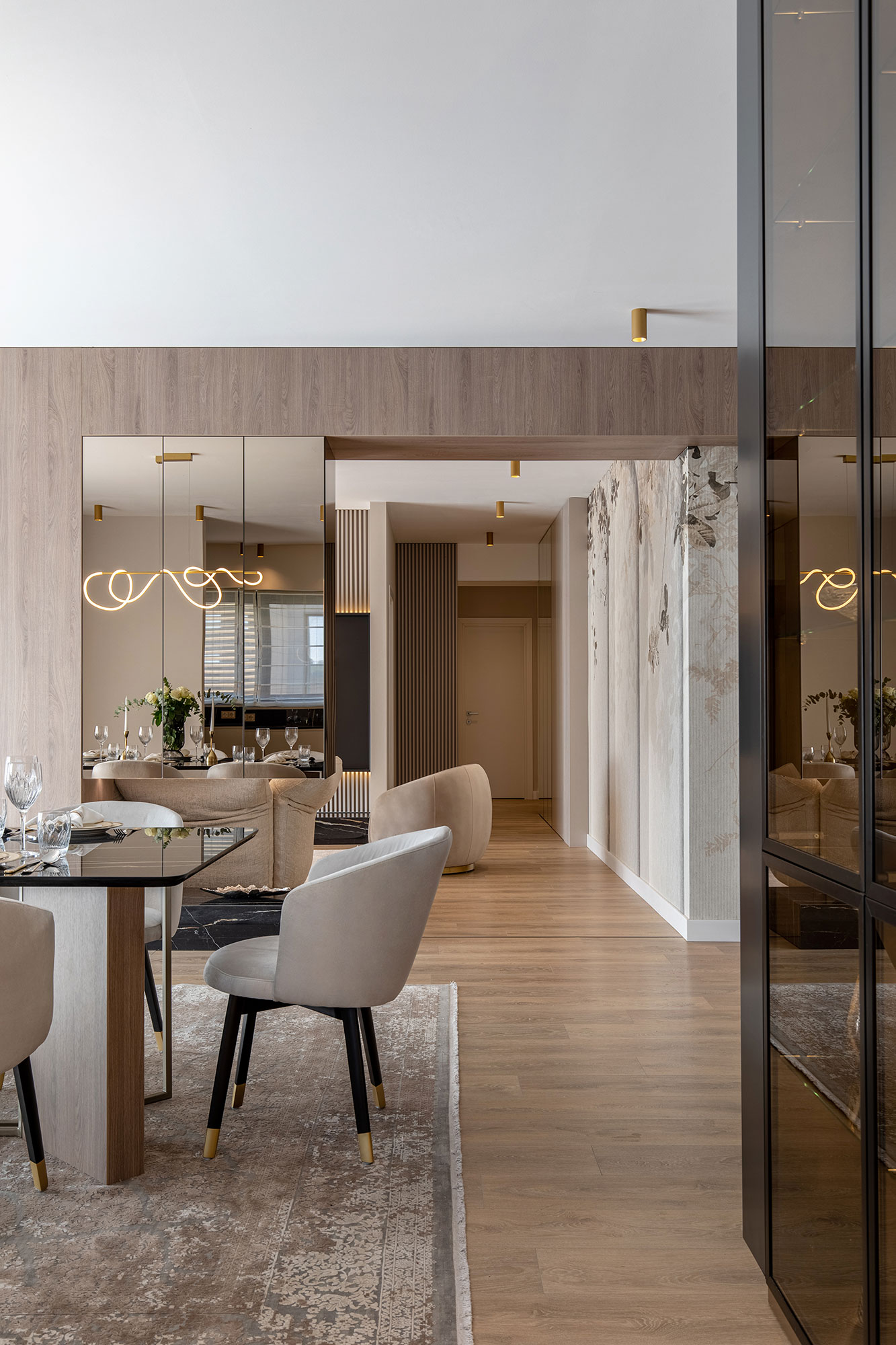 Gallery of Wallpapers and Panels in Stardust Apartment - 4