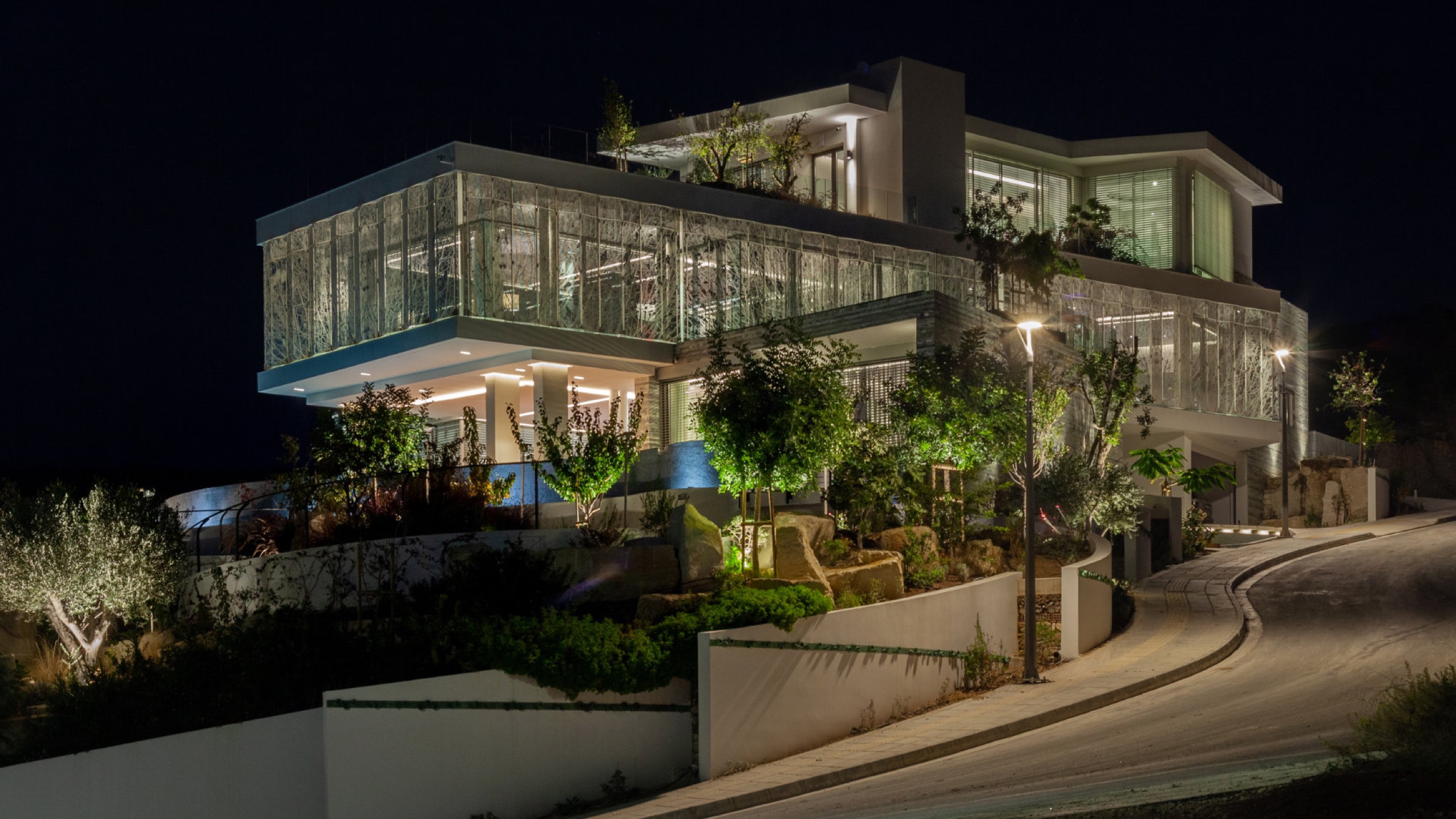 Gallery of Folding Shading System in a Residential Building - 4