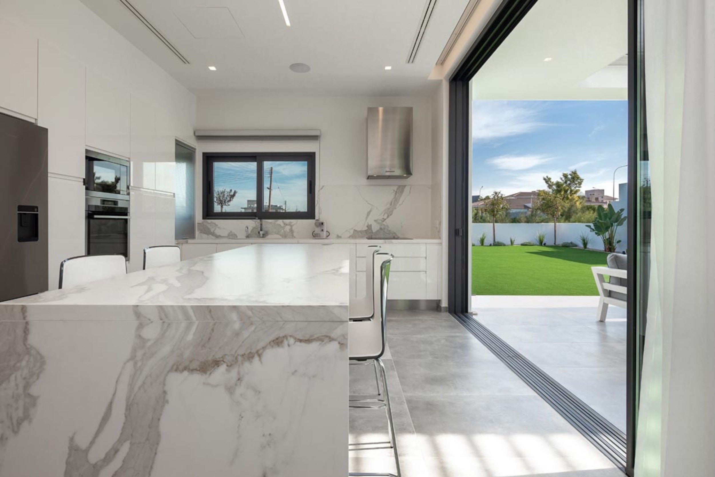 Gallery of Door Systems in Residential Building - 17