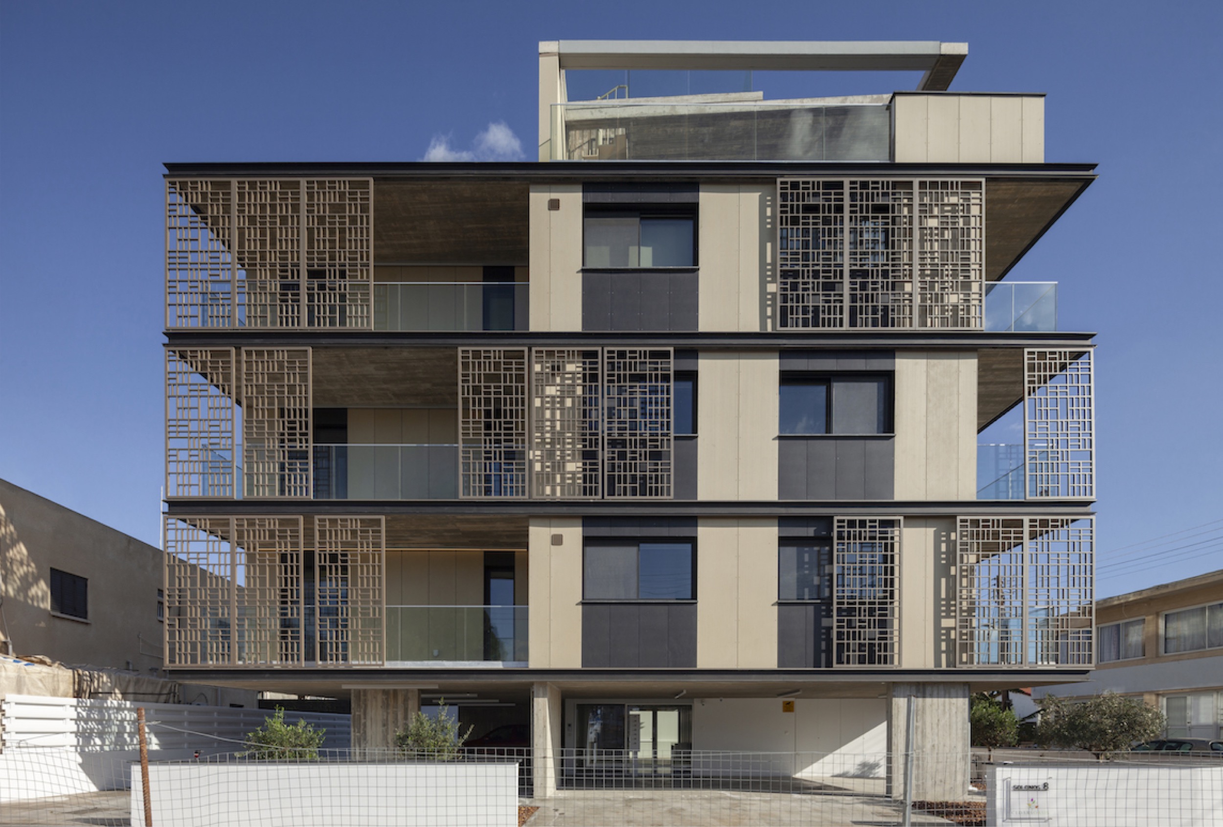 Sliding Shading System in Cedars Oasis LCA from Kinetic Facades