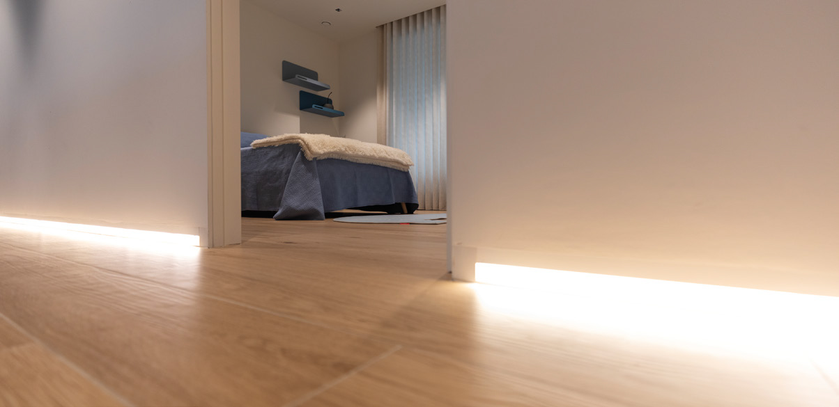 Galeria de Zocalos con iluminación integrada Butech - 12