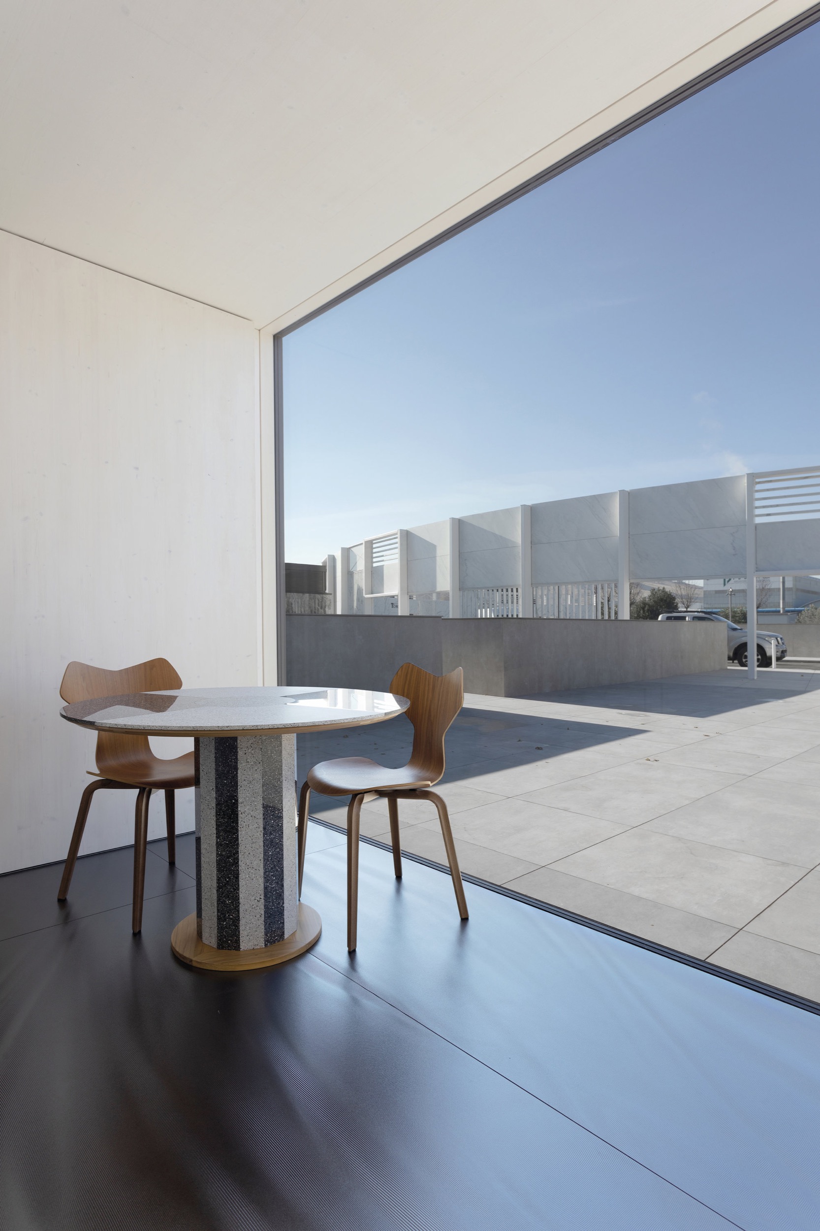 Gallery of Ceramic Cladding in Showroom - 5