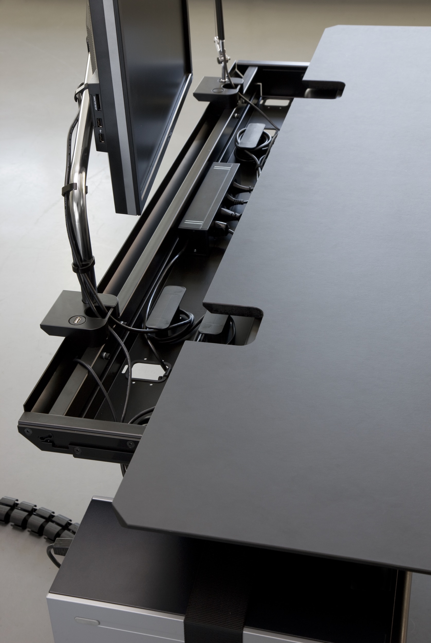 Gallery of Desks and Tables - USM Kitos - 14