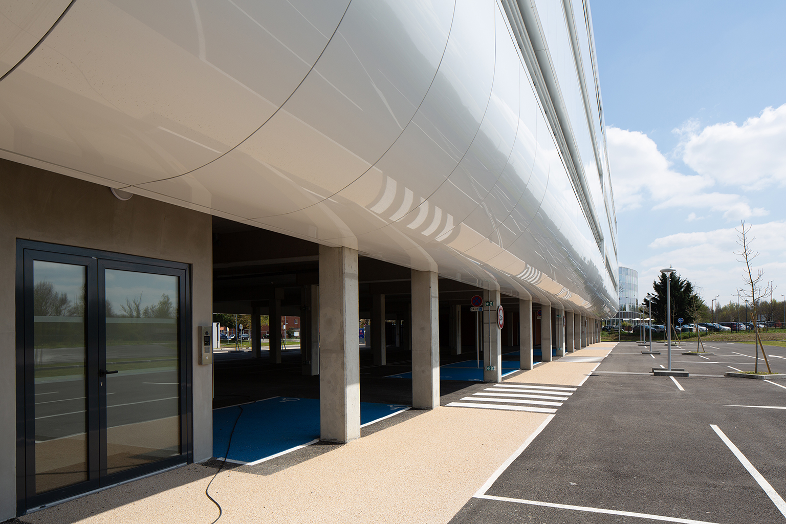 Gallery of Fire-retardant Composite Panel - ALUCOBOND® PLUS - 12