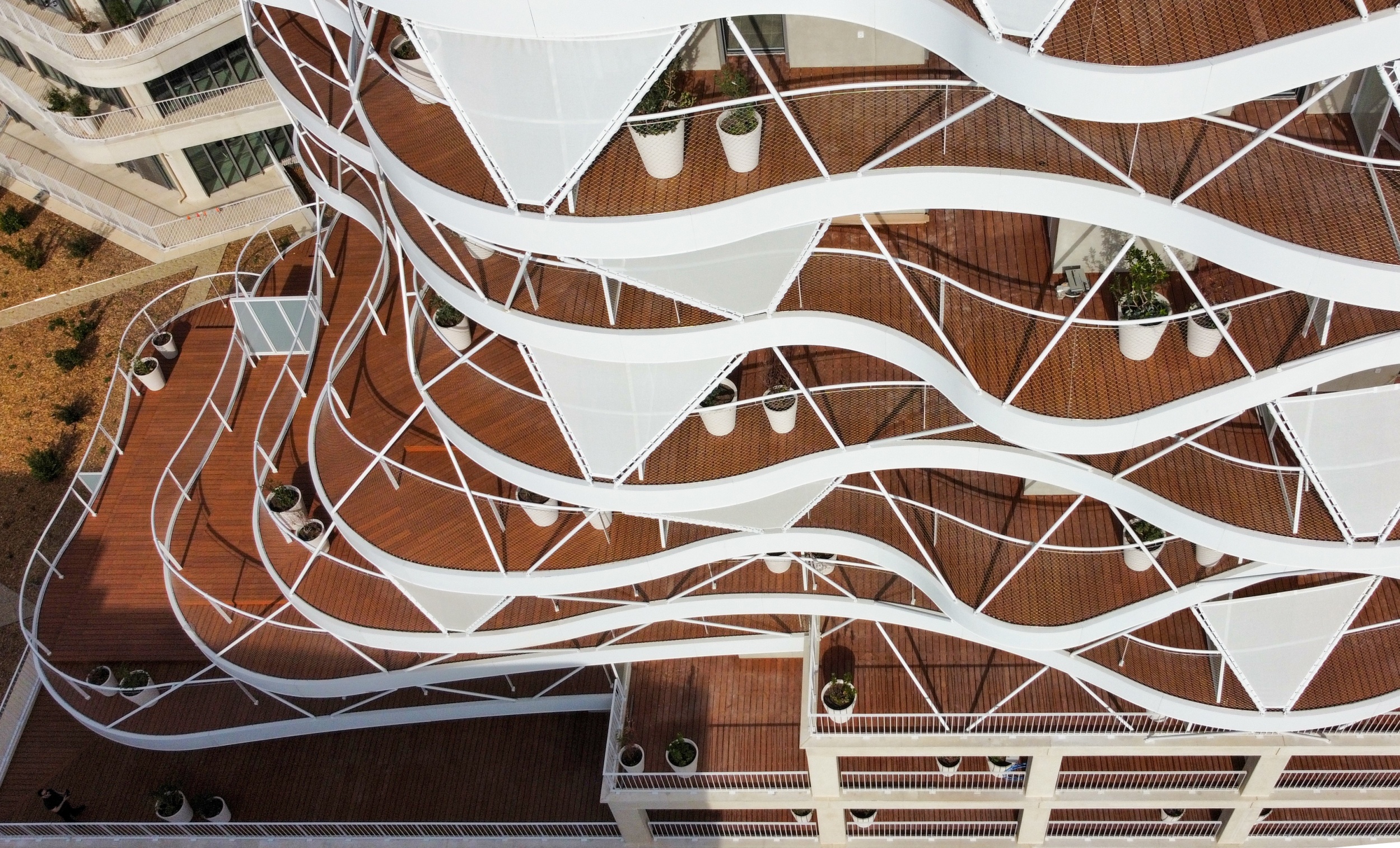 Gallery of Bamboo Decking Solutions in the Higher Roch Tower - 3