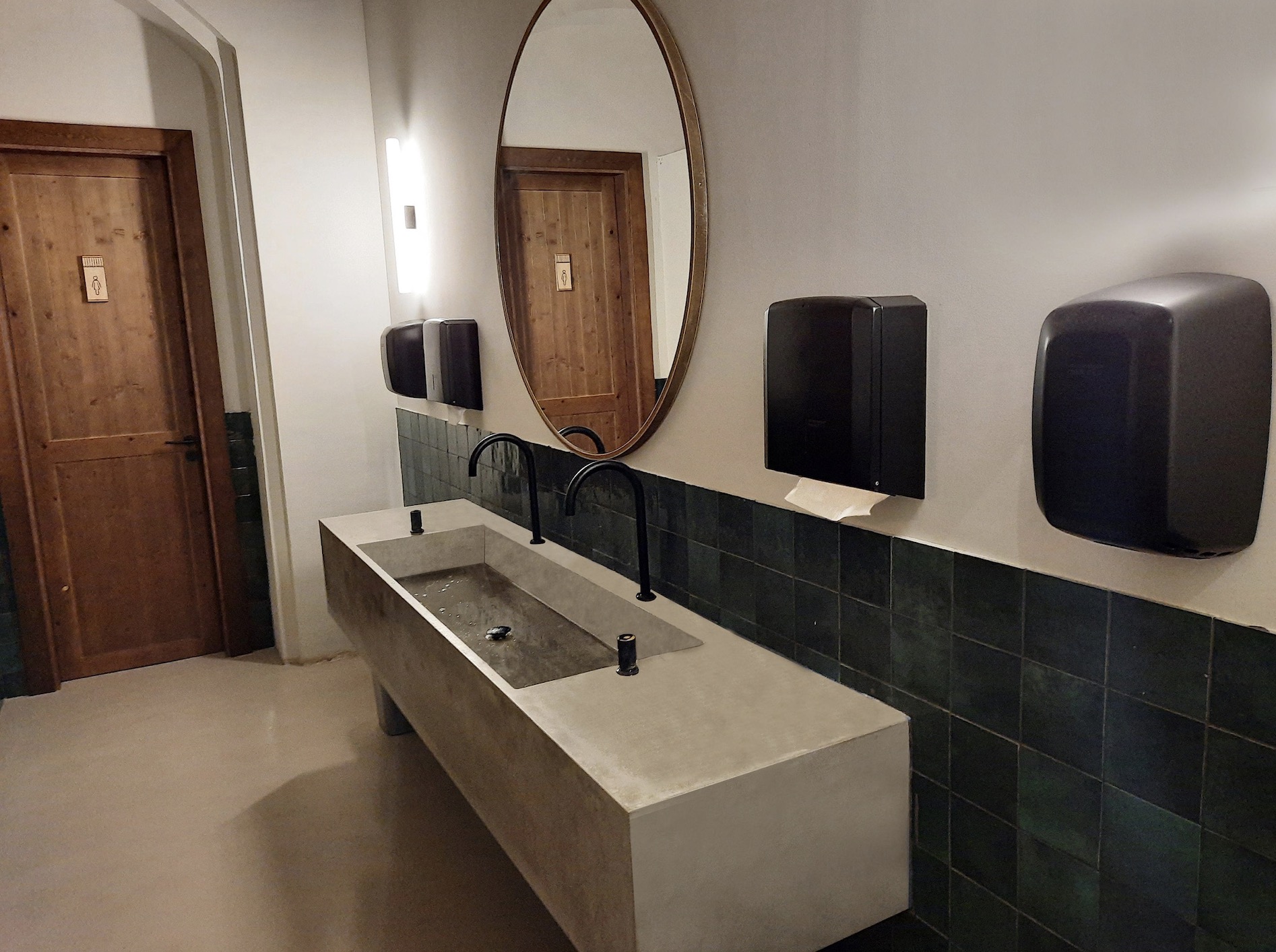 Hand Dryer - Machflow Plus | M09 from Mediclinics