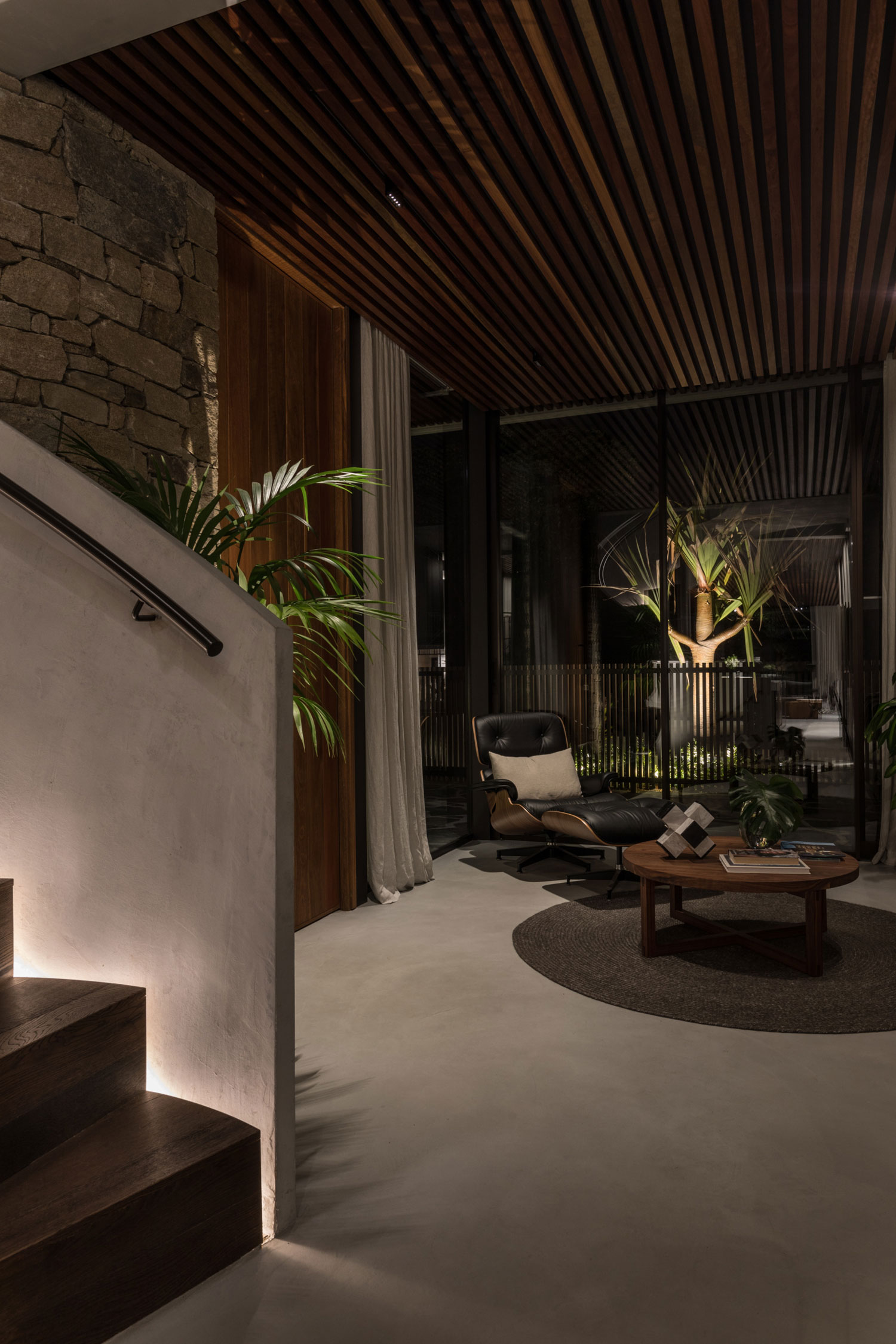 Low Vis Track Lighting Home