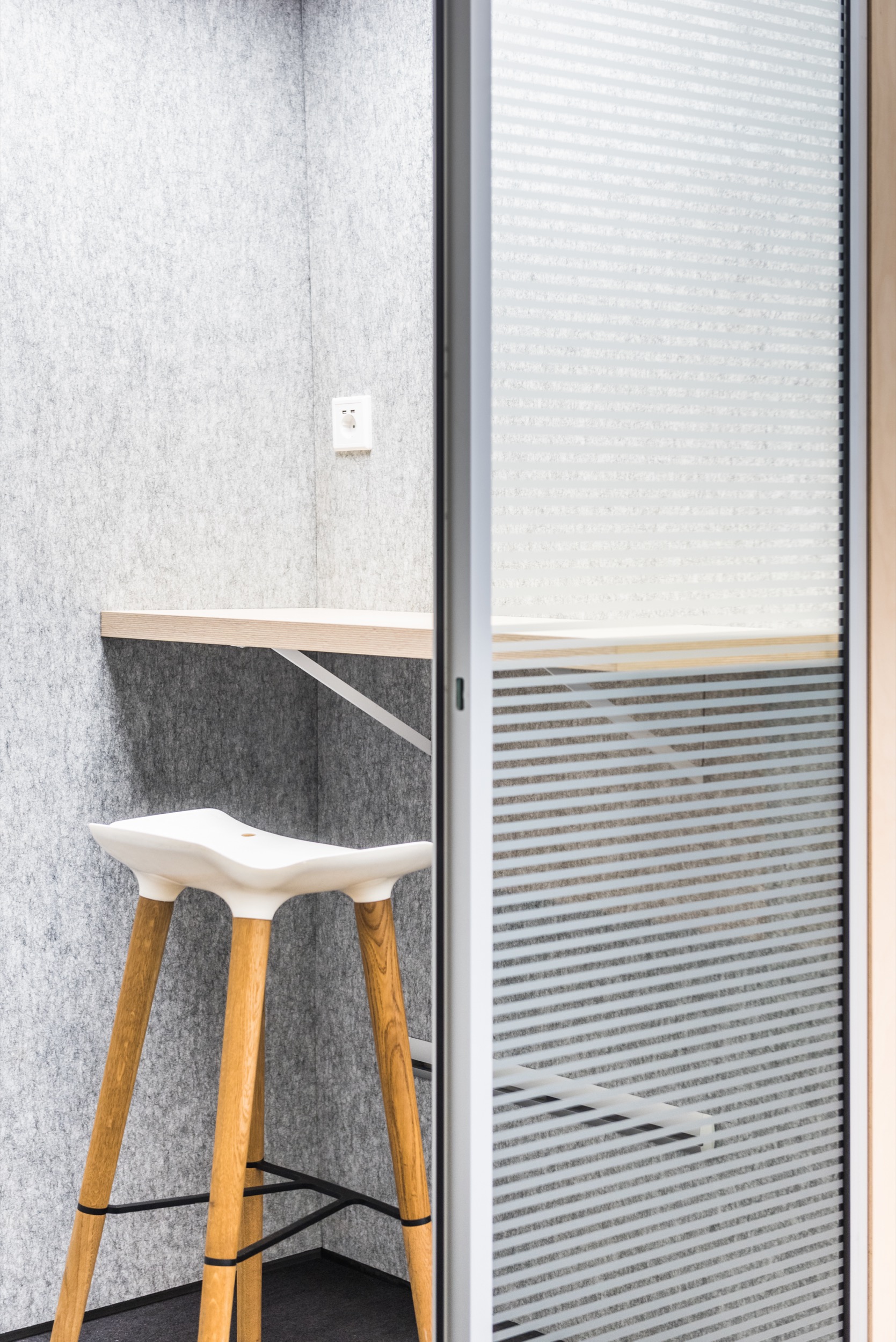 Gallery of Customized Privacy Pods in Renson Office - 6