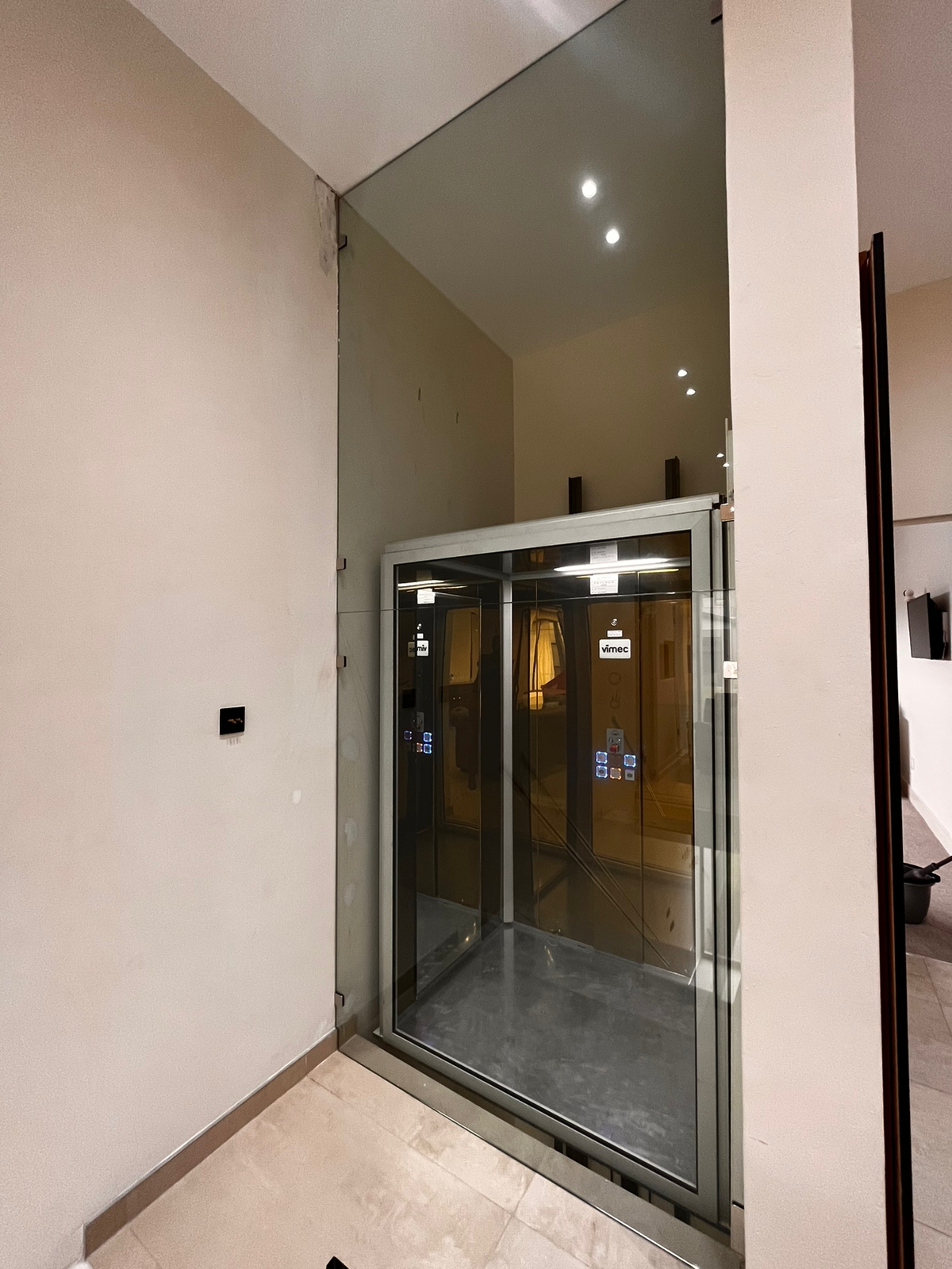 Gallery of Cabin Lift in a Private House - 4