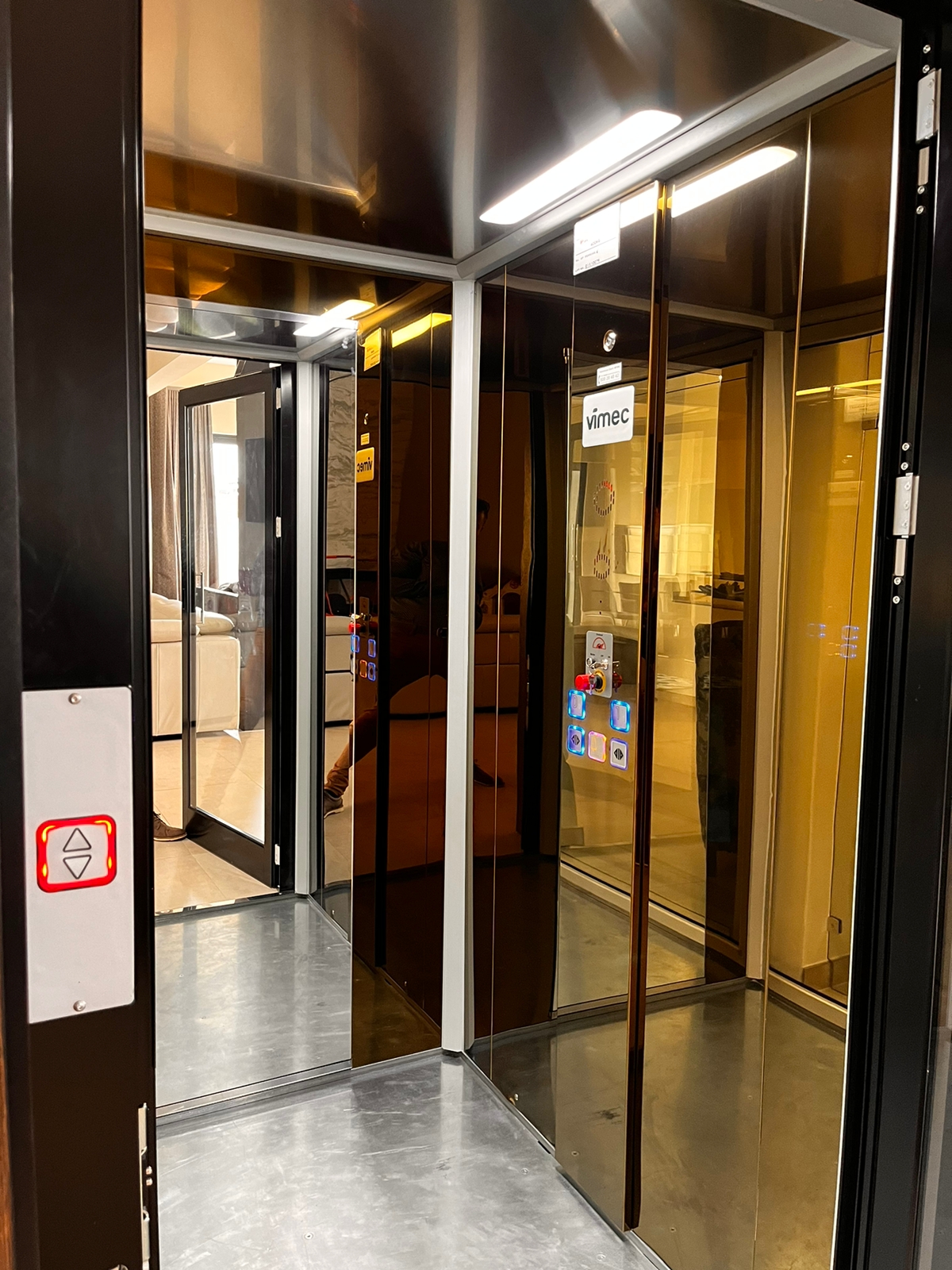 Gallery of Cabin Lift in a Private House - 2