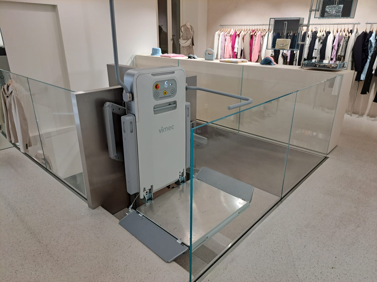 Gallery of Inclined Platform Stairlift - V6 and V6s - 19