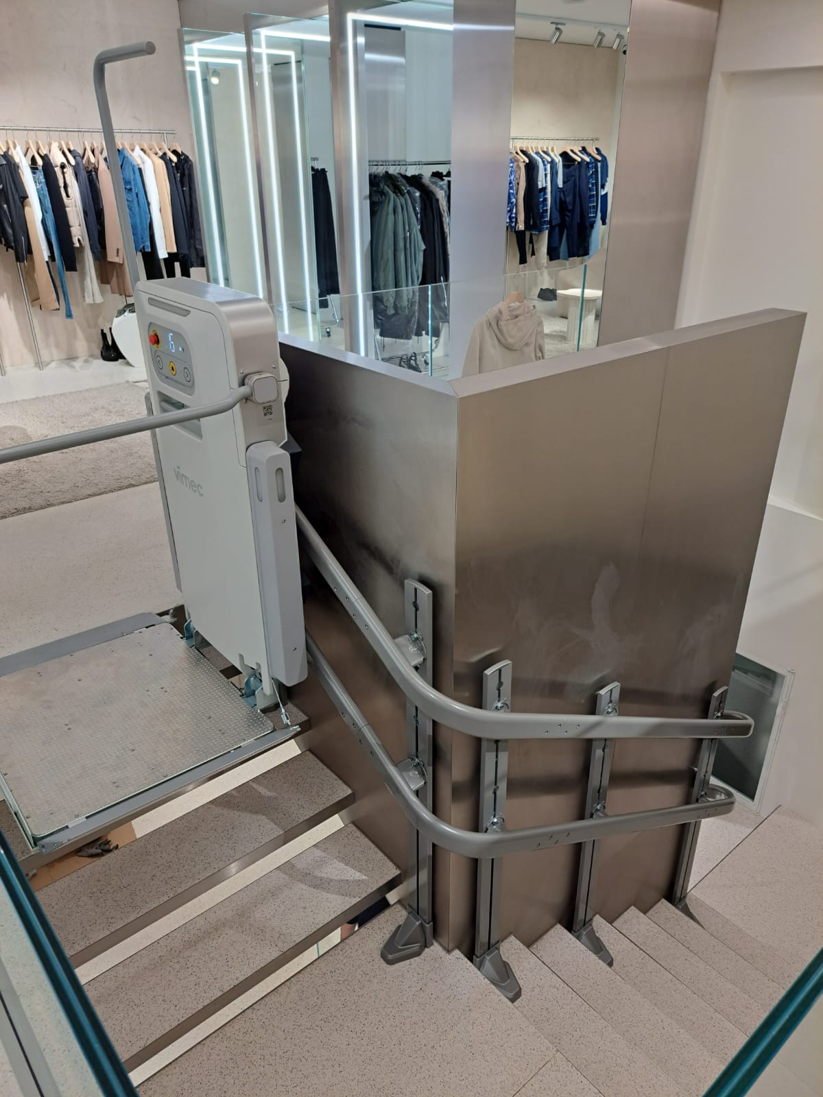 Gallery of Inclined Platform Stairlift - V6S - 7