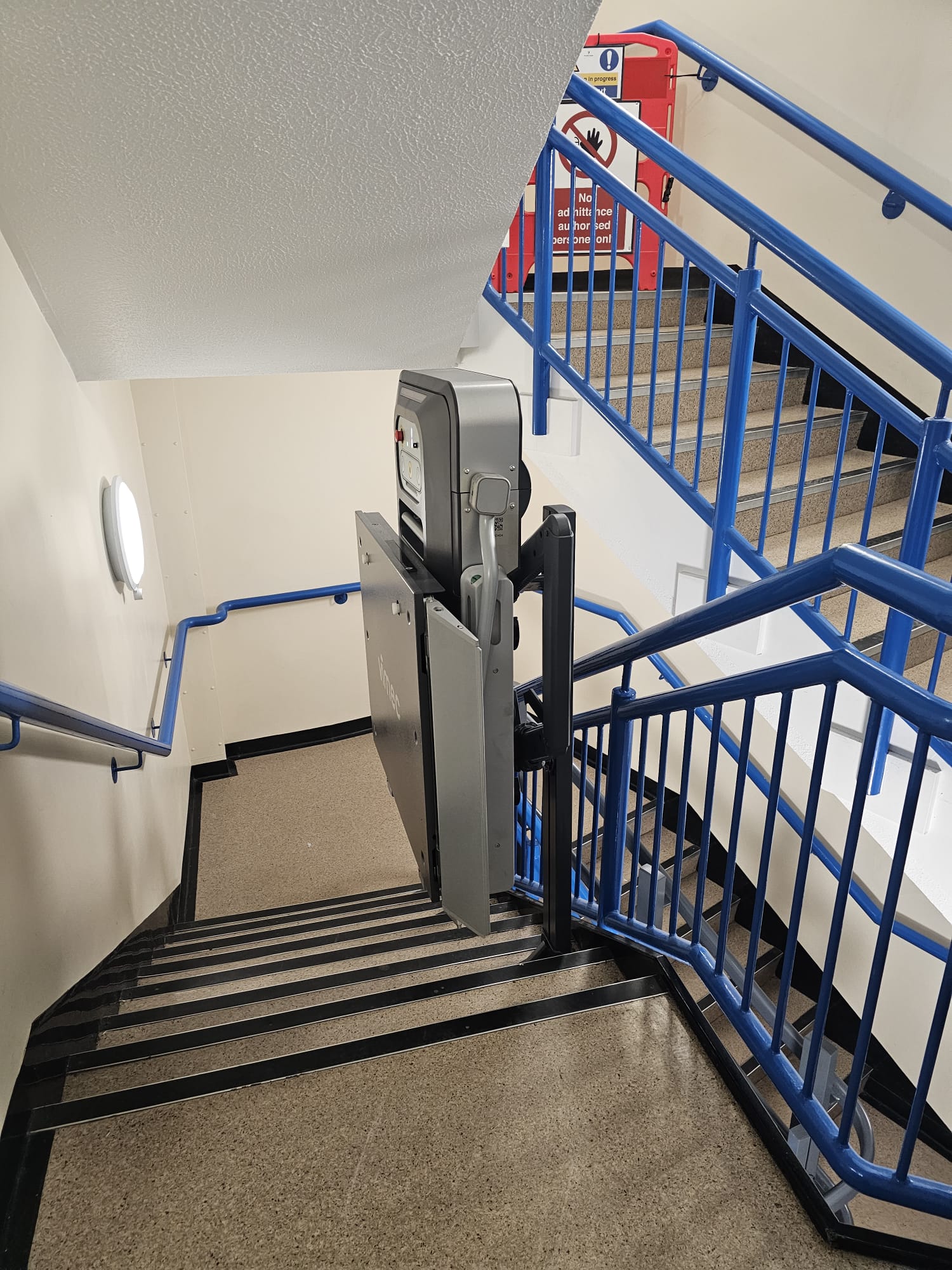 Gallery of Inclined Platform Stairlift - V6S - 2