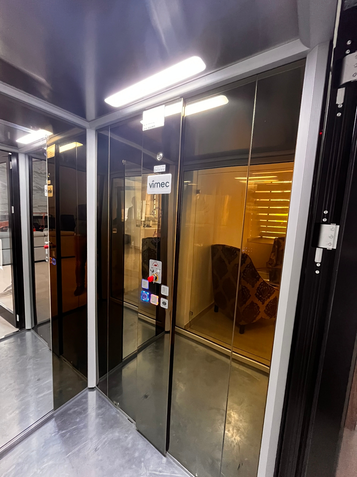 Gallery of Cabin Lift in a Private House - 7