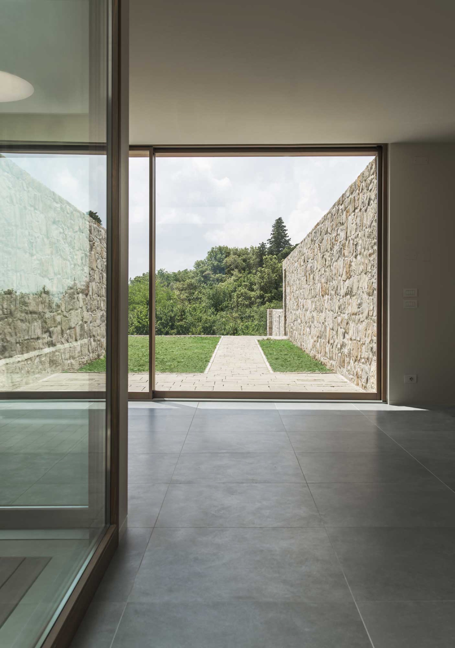 Gallery of Frameless Windows in Villa Firenze - 8